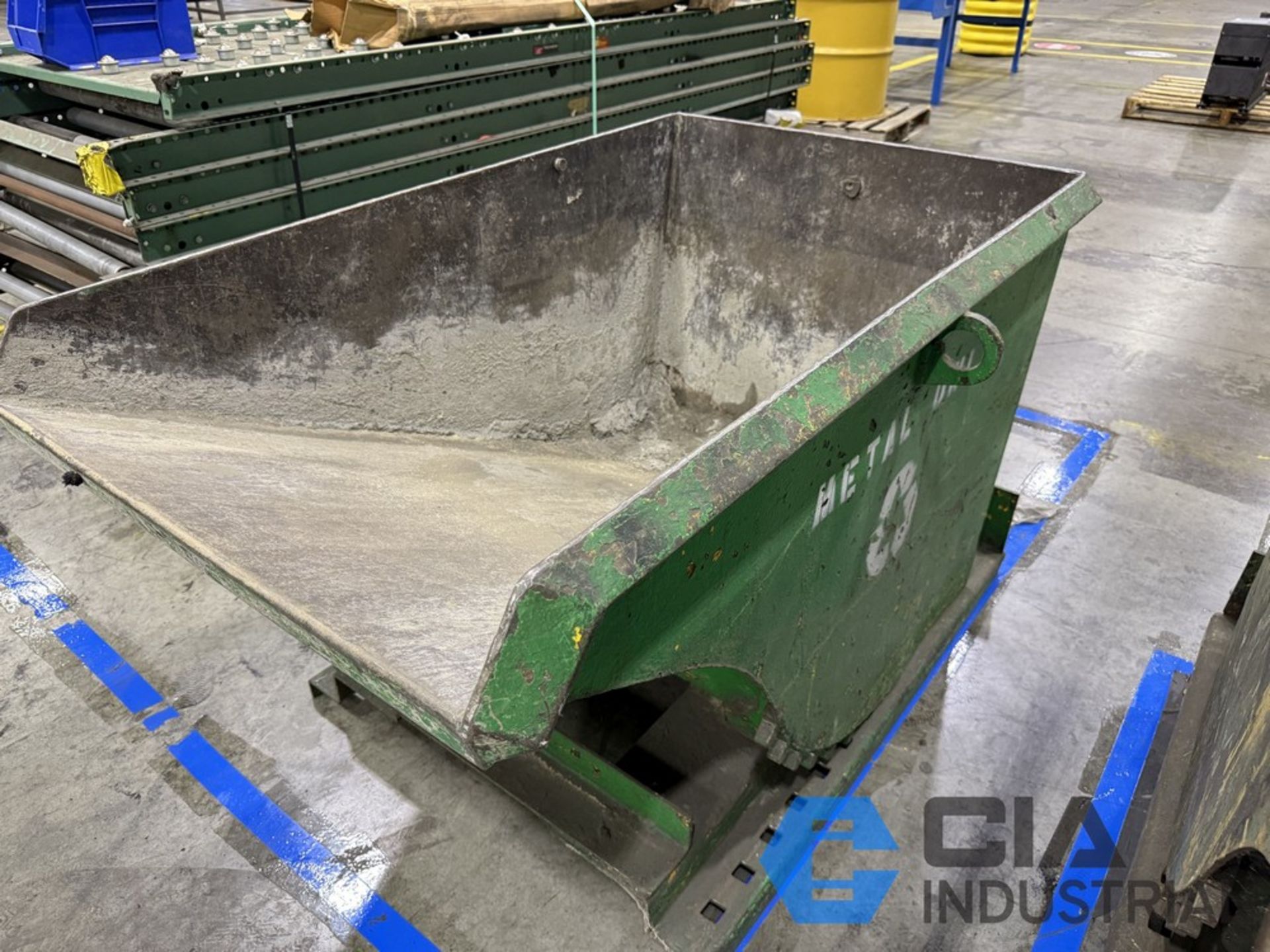 MFG UNKNOWN SMALL CAPACITY SELF DUMPING HOPPER