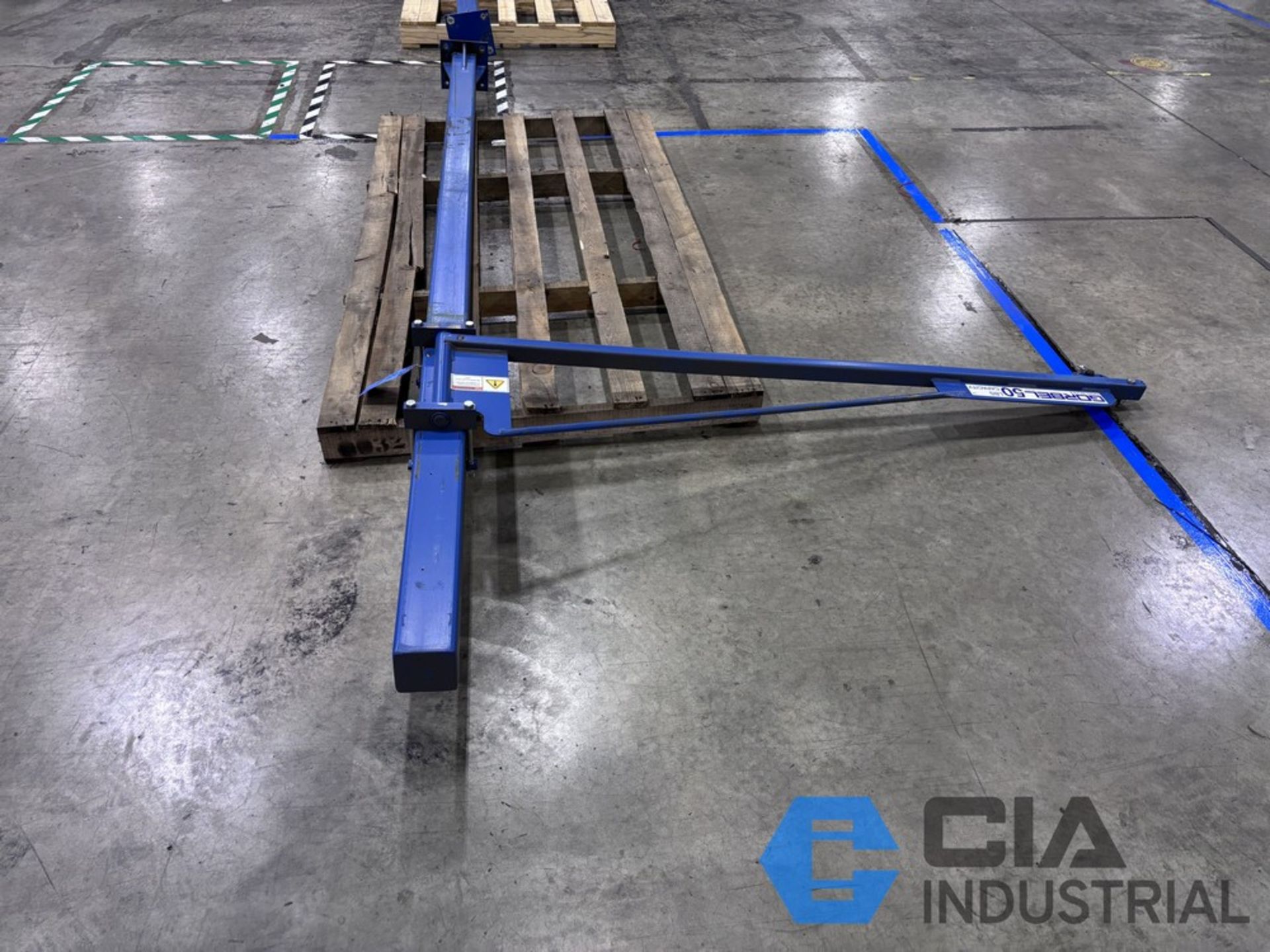 70" ARM X 11'3" HIGH OVERALL GLOBAL FLOOR MOUNT STEEL POST TROLLEY ...