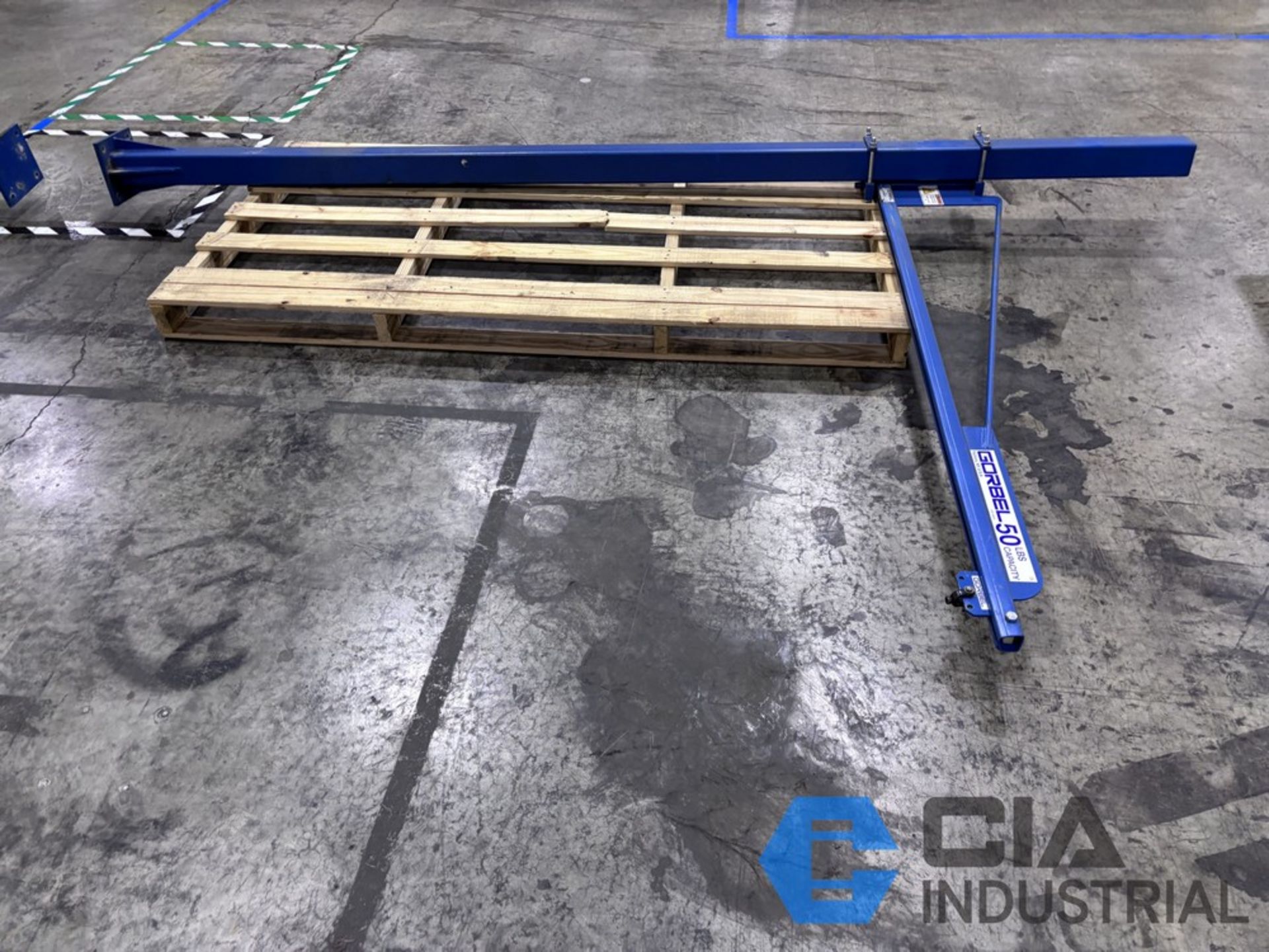 70" ARM X 11'3" HIGH OVERALL GLOBAL FLOOR MOUNT STEEL POST TROLLEY ...