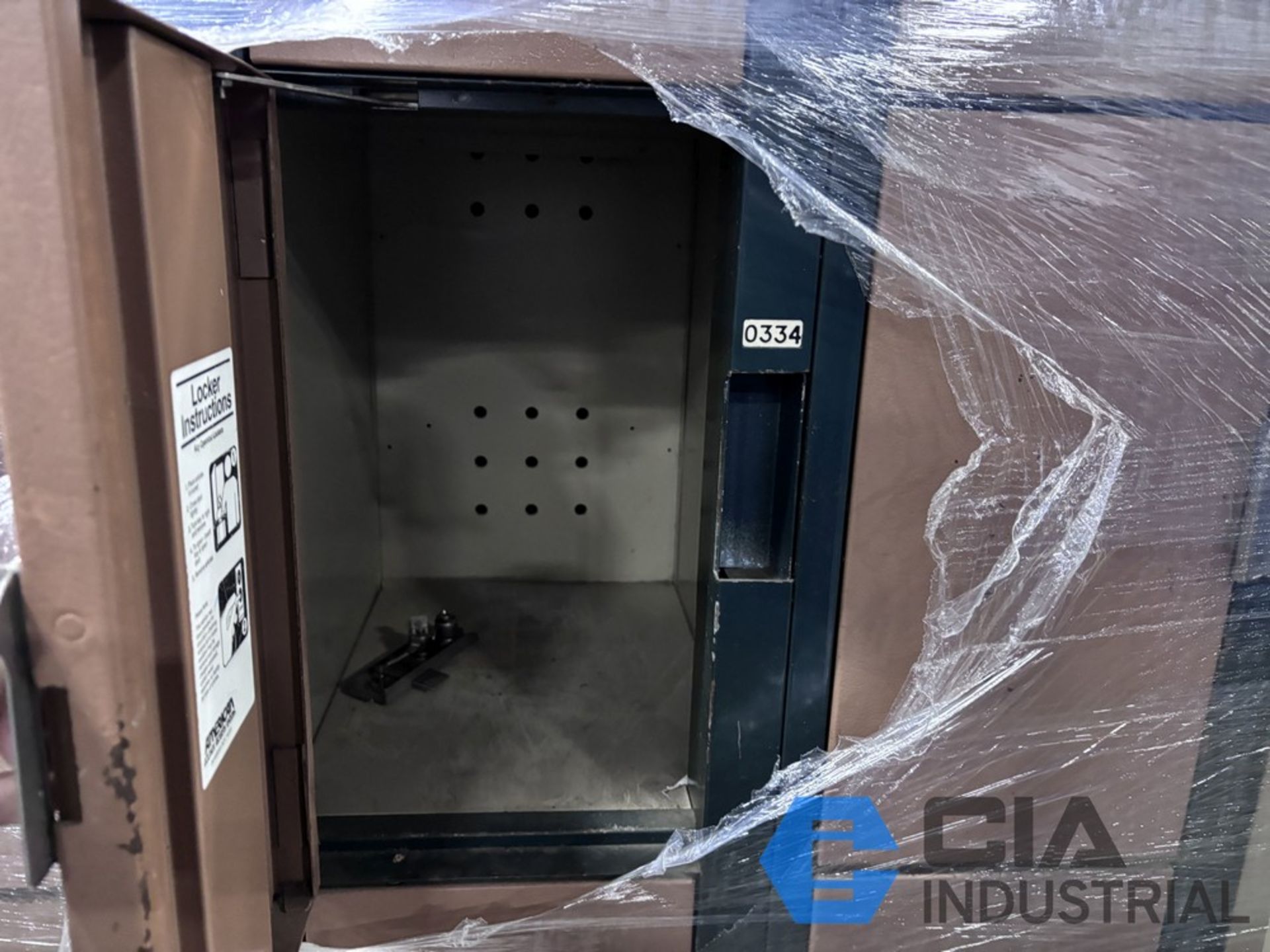 { Choice of lots: 117, 118, 119, 120 } 12-COMPARTMENT AMERICAN LOCKER ...