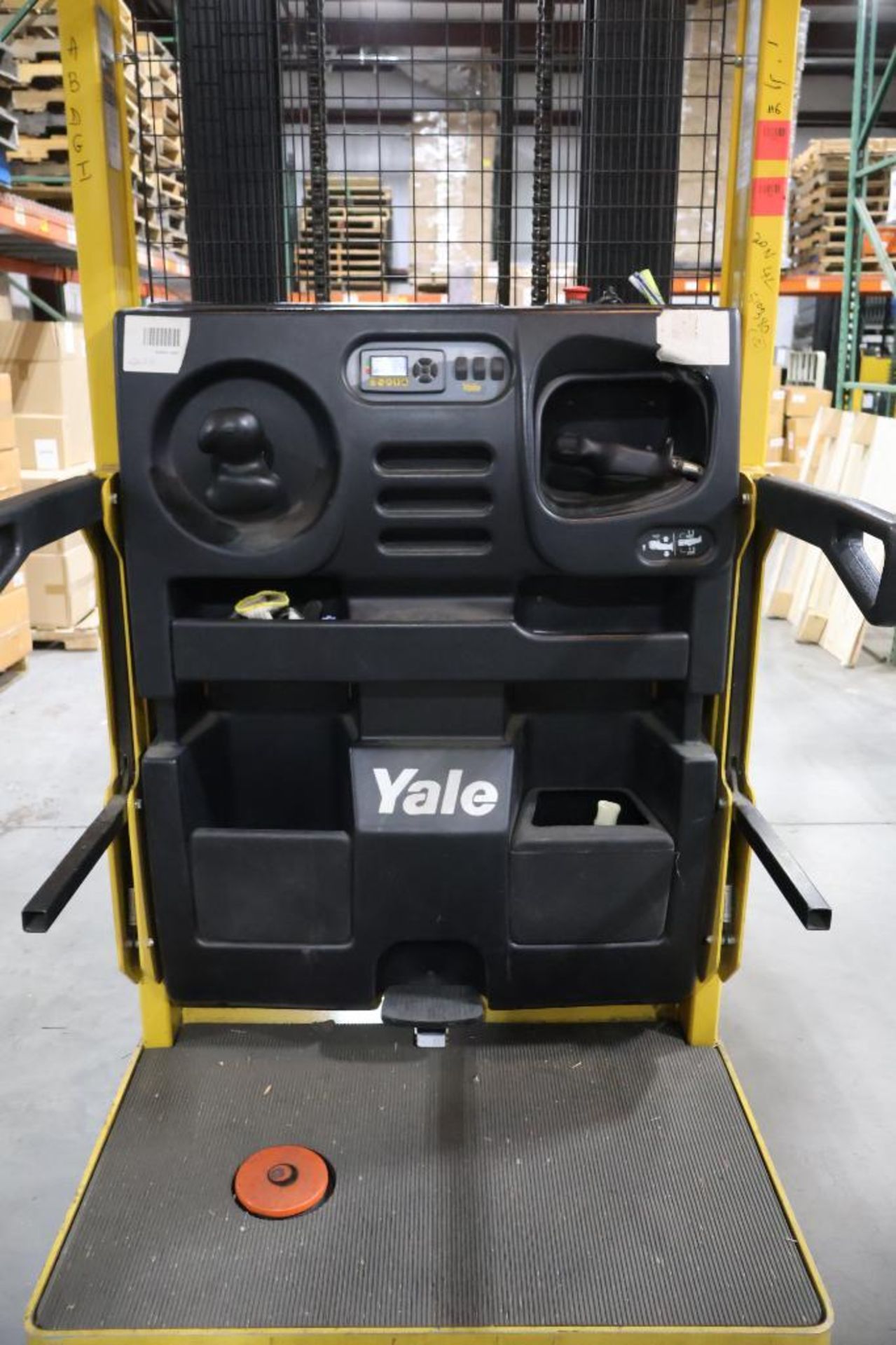 Yale OS030BFN24TE105 3k Order Picker Forklift 24V electric w/ charger ...