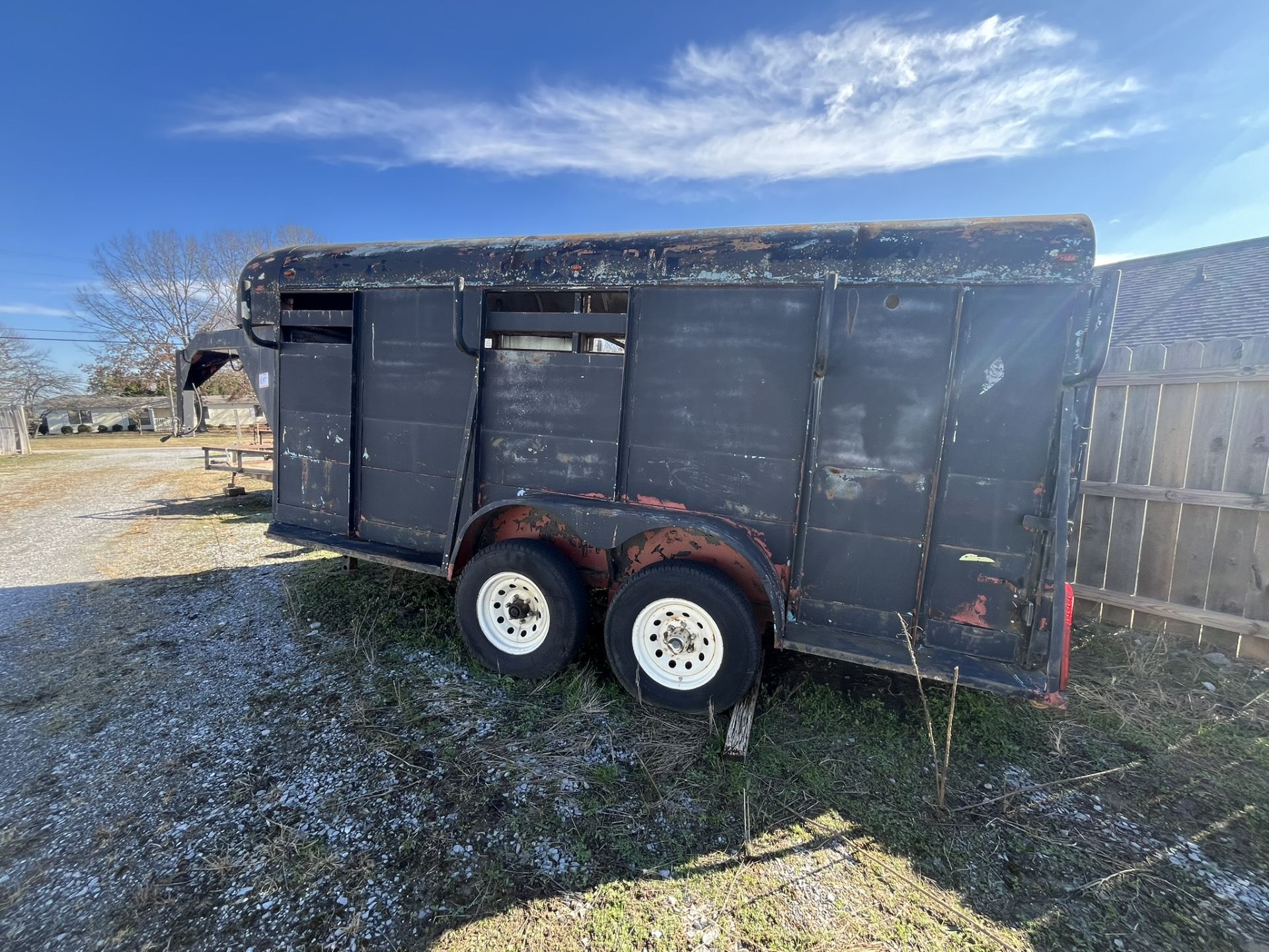 15ft Cherokee Model 588 Dual Axle Gooseneck Horse Trailer, S/N 3189 ...