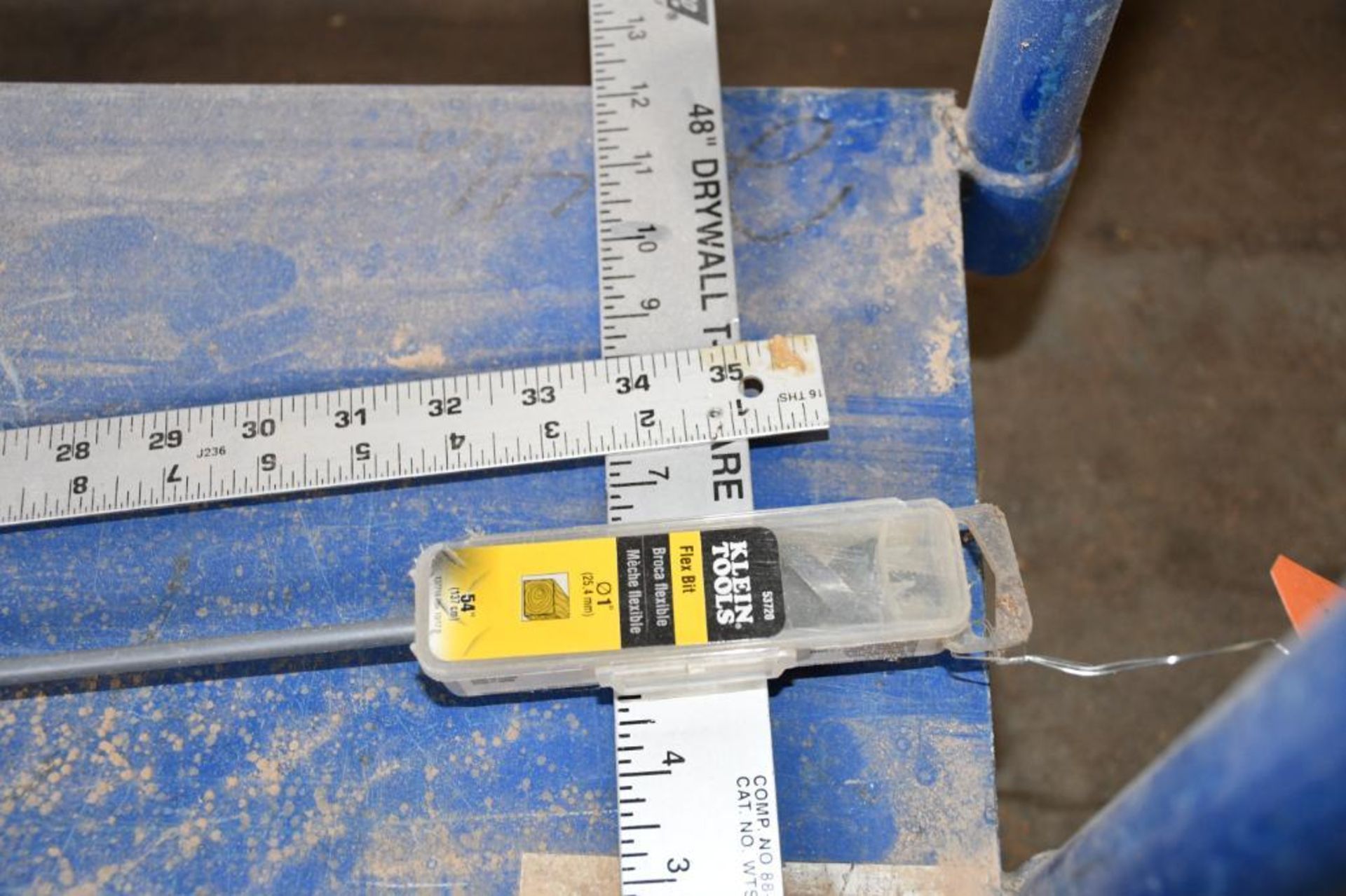 KLEIN TOOLS 54" REACH 1" FLEX BIT, 48" DRYWALL T-SQUARE AND 3' ALUMINUM ...