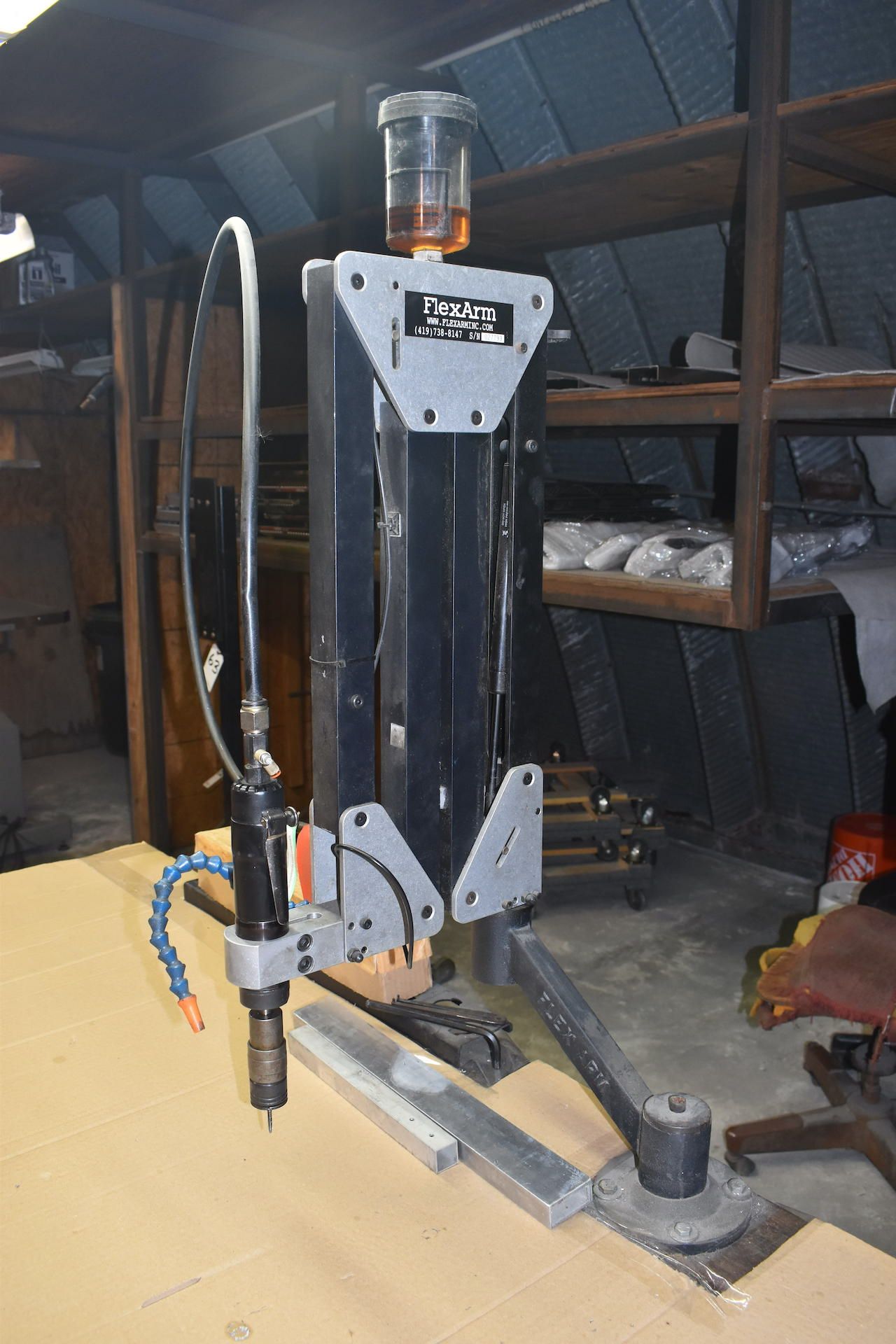FLEX ARM PNEUMATIC TAPPER S/N 027793, WITH 58 IN. X 48 IN. STEEL TABLE