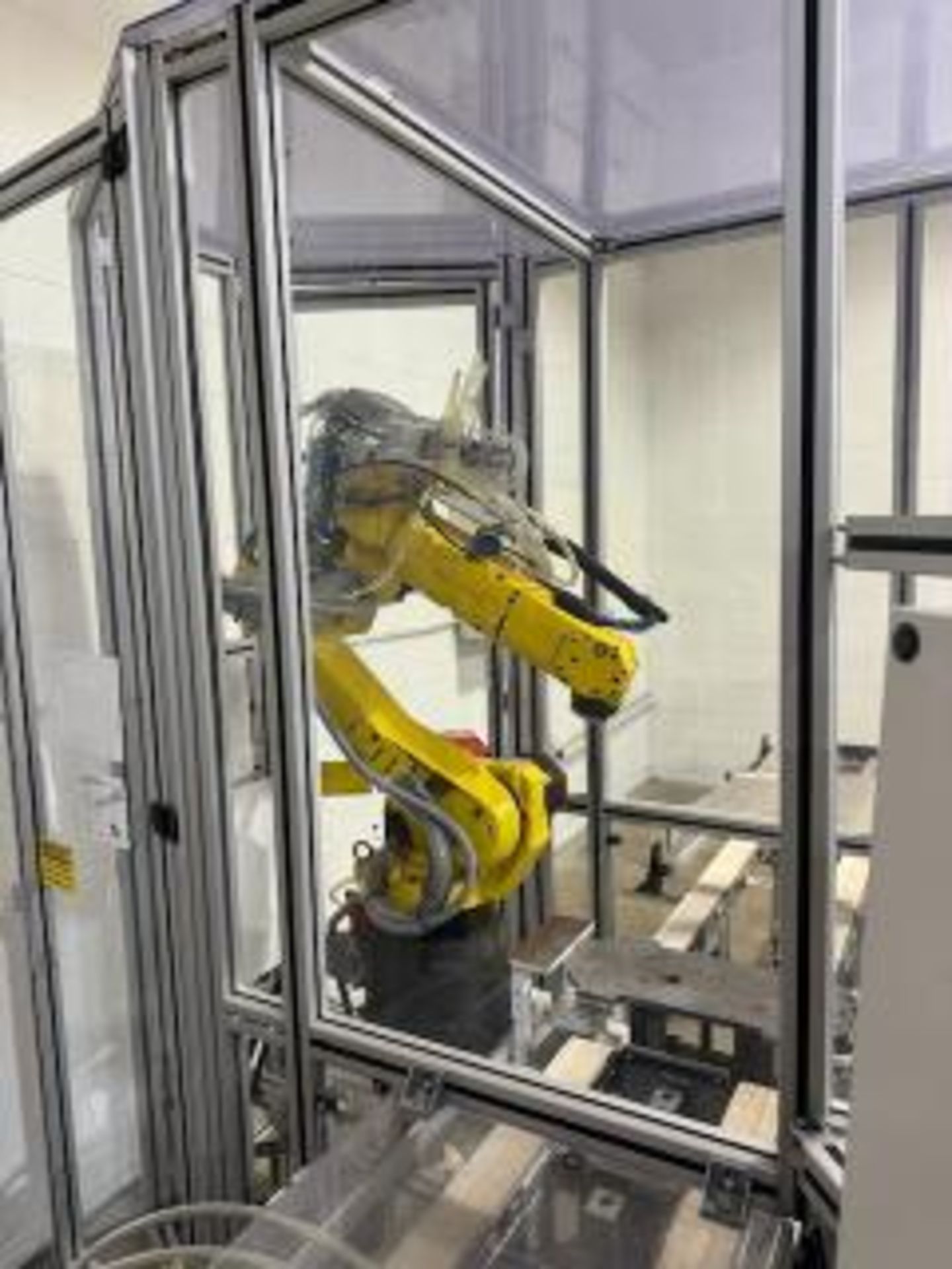 Fanuc M10iA/12 Load and Unload Cell. Self contained load / unload ...