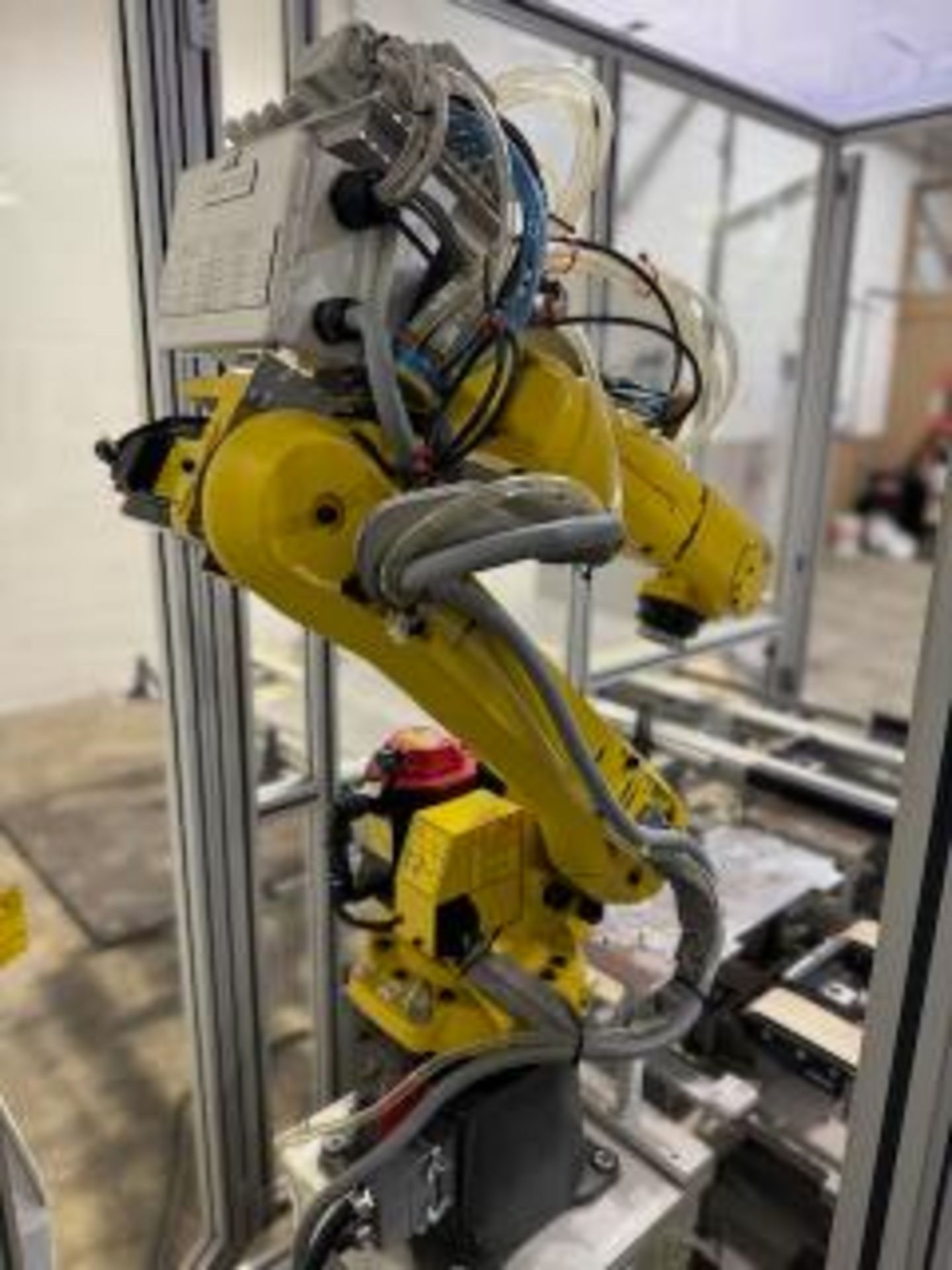 Fanuc M10iA/12 Load and Unload Cell. Self contained load / unload ...