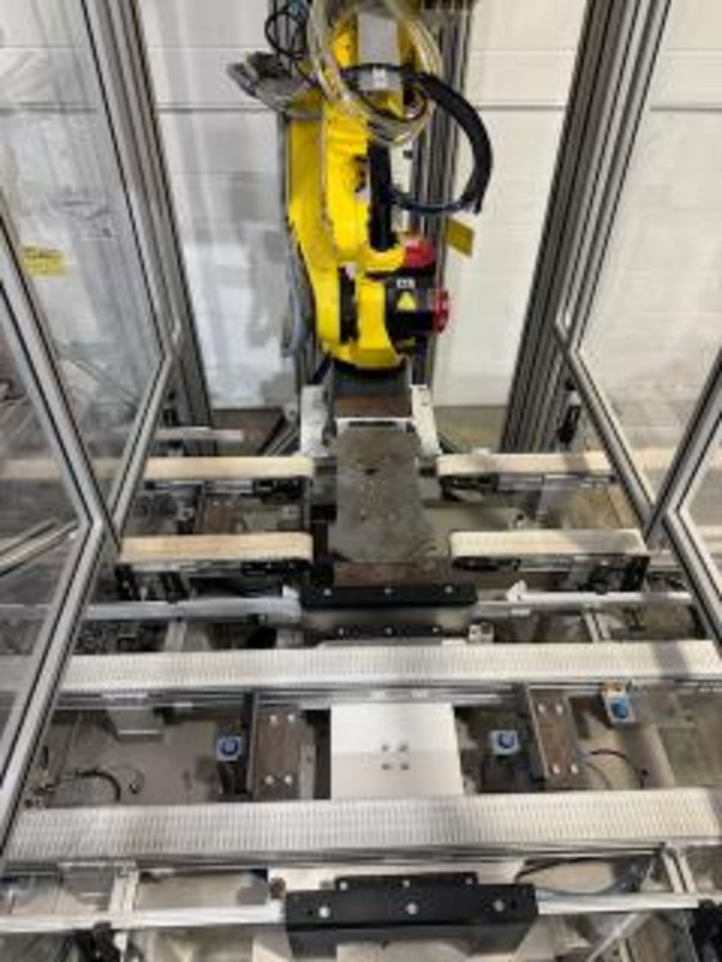 Fanuc M10iA/12 Load and Unload Cell. Self contained load / unload ...