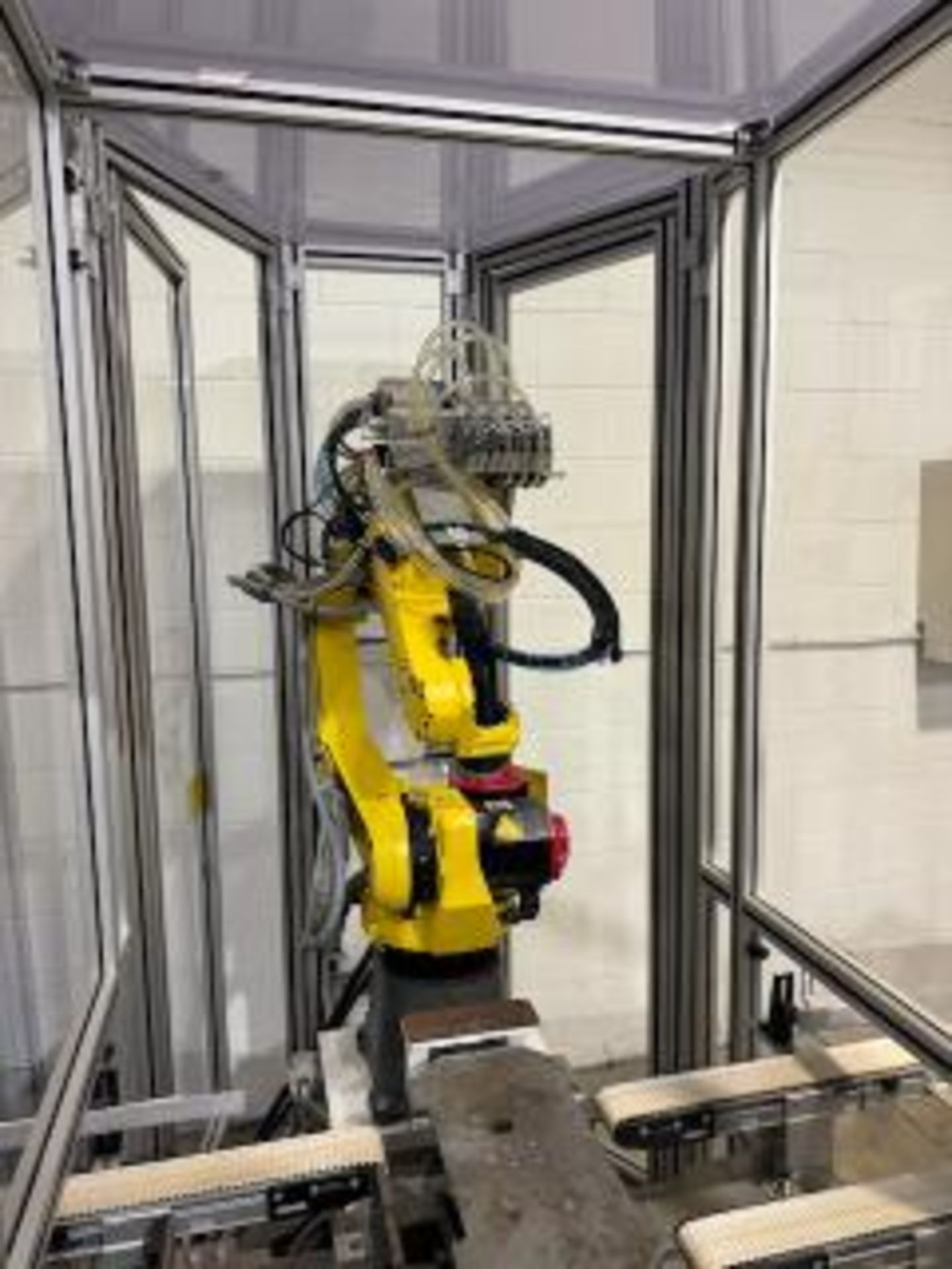 Fanuc M10iA/12 Load and Unload Cell. Self contained load / unload ...