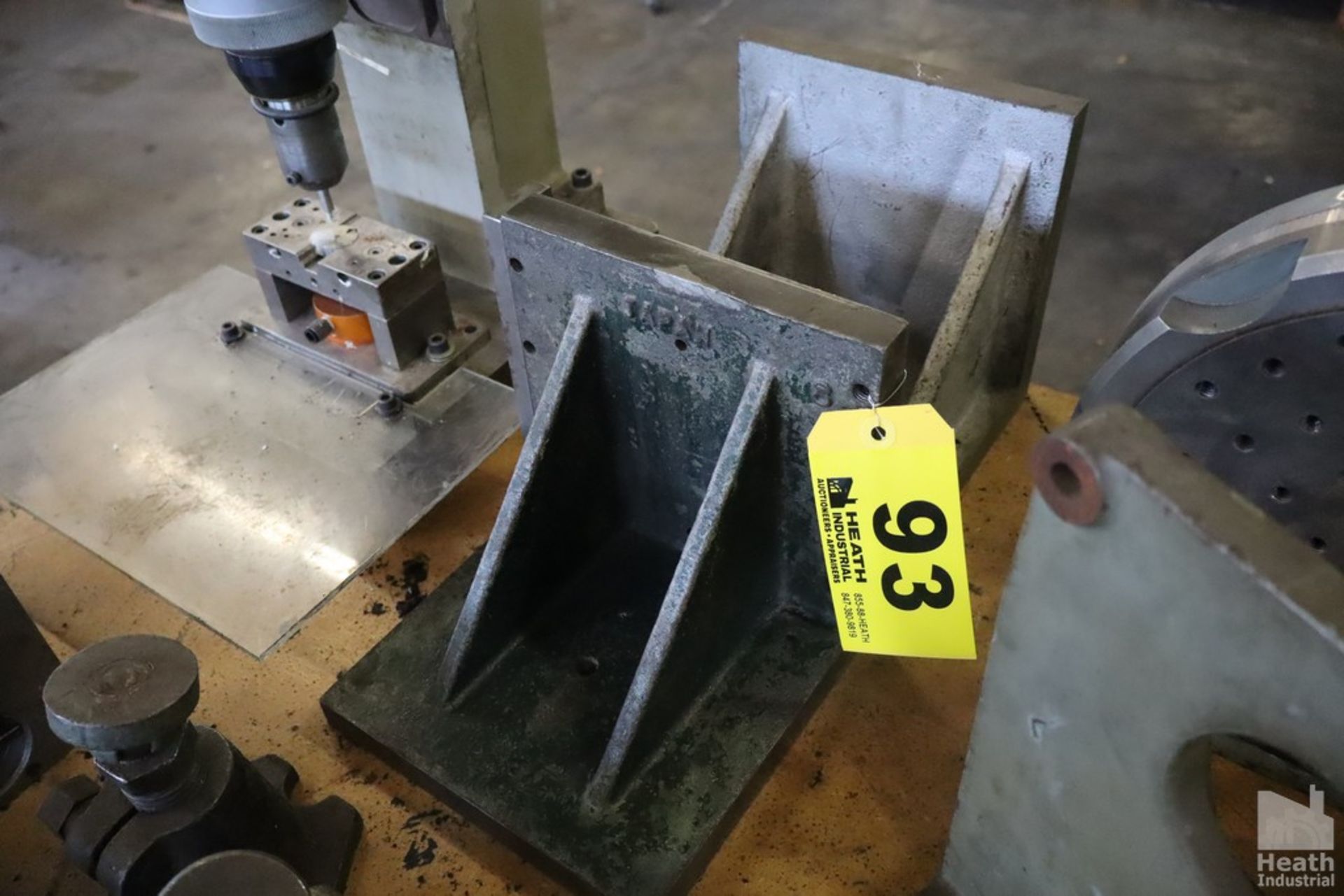 (2) ASSORTED RIGHT ANGLE PLATES