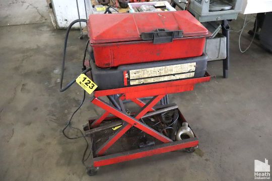 SAFETY KLEEN PARTS CLEANING TANK WITH PORTABLE CART
