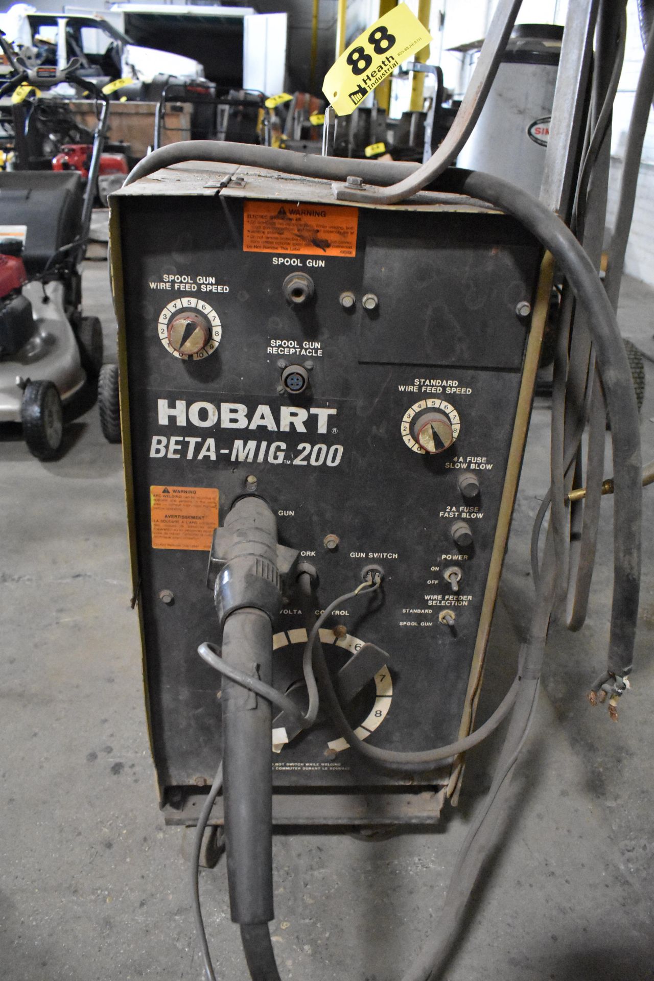 HOBART BETA-MIG 200 PORTABL MIG WELDER