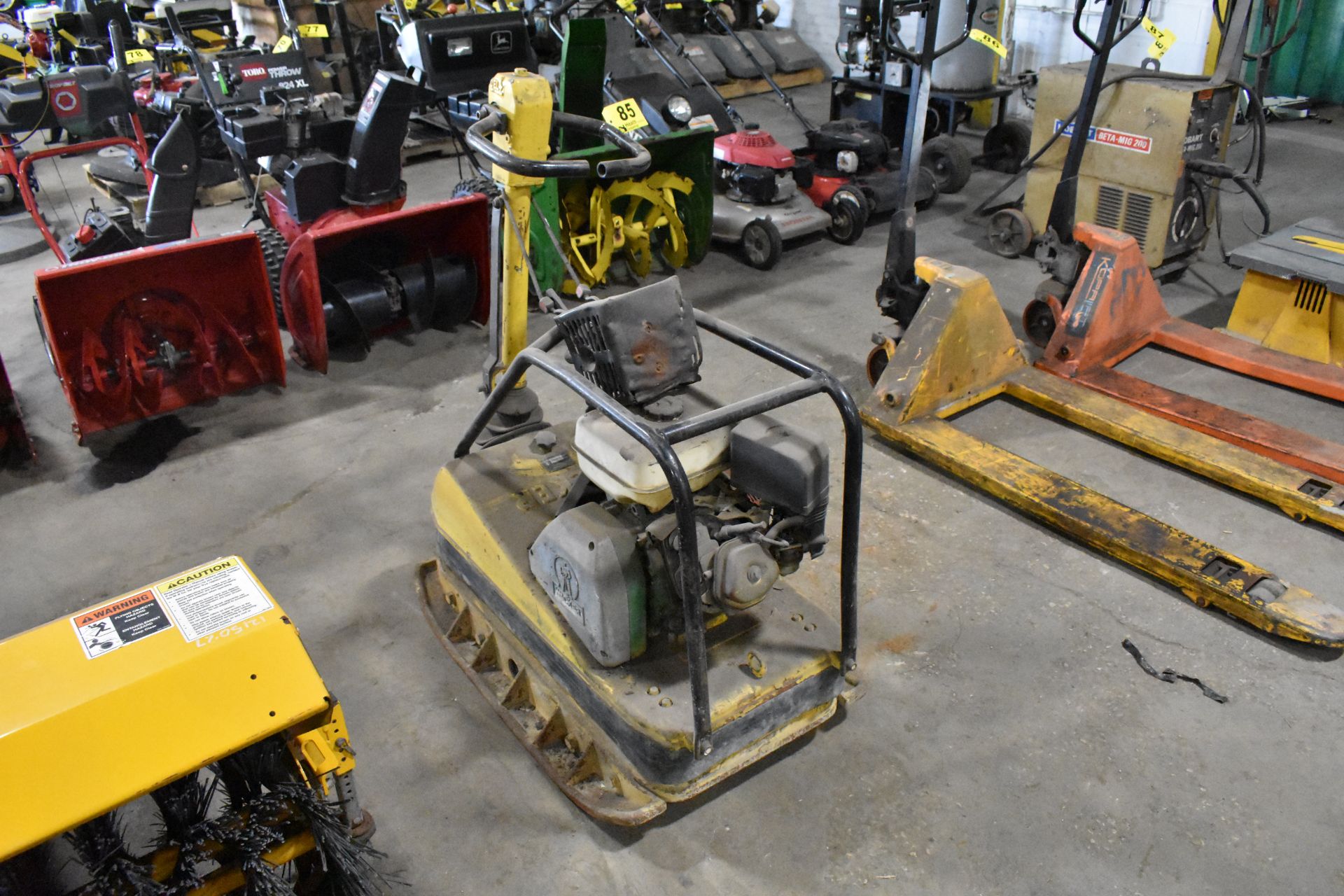 WACKER MODEL BPU 3345A 3,000 RPM GAS POWERED PLATE COMPACTOR WITH HONDA ...