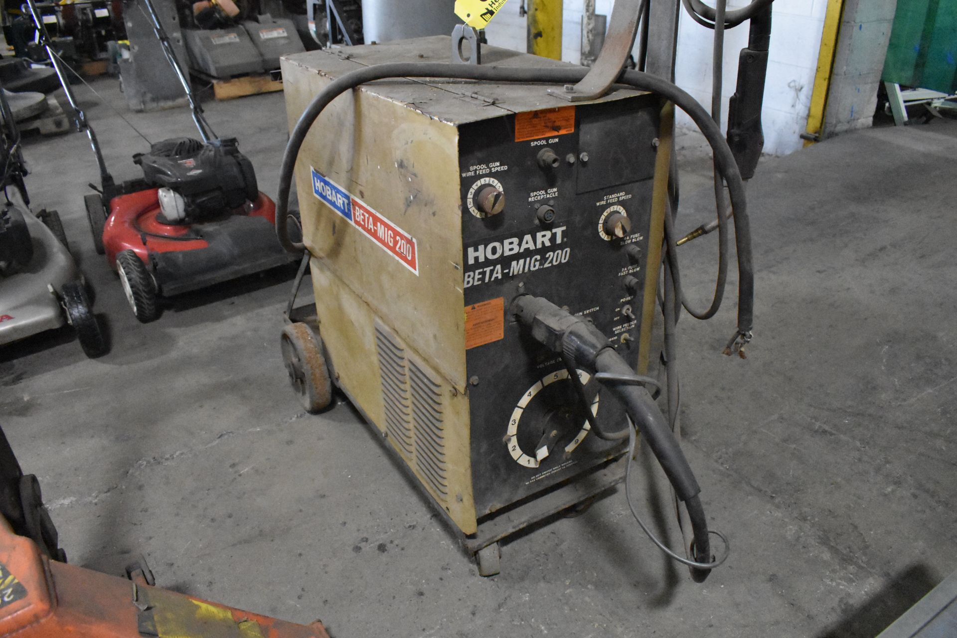HOBART BETA-MIG 200 PORTABL MIG WELDER