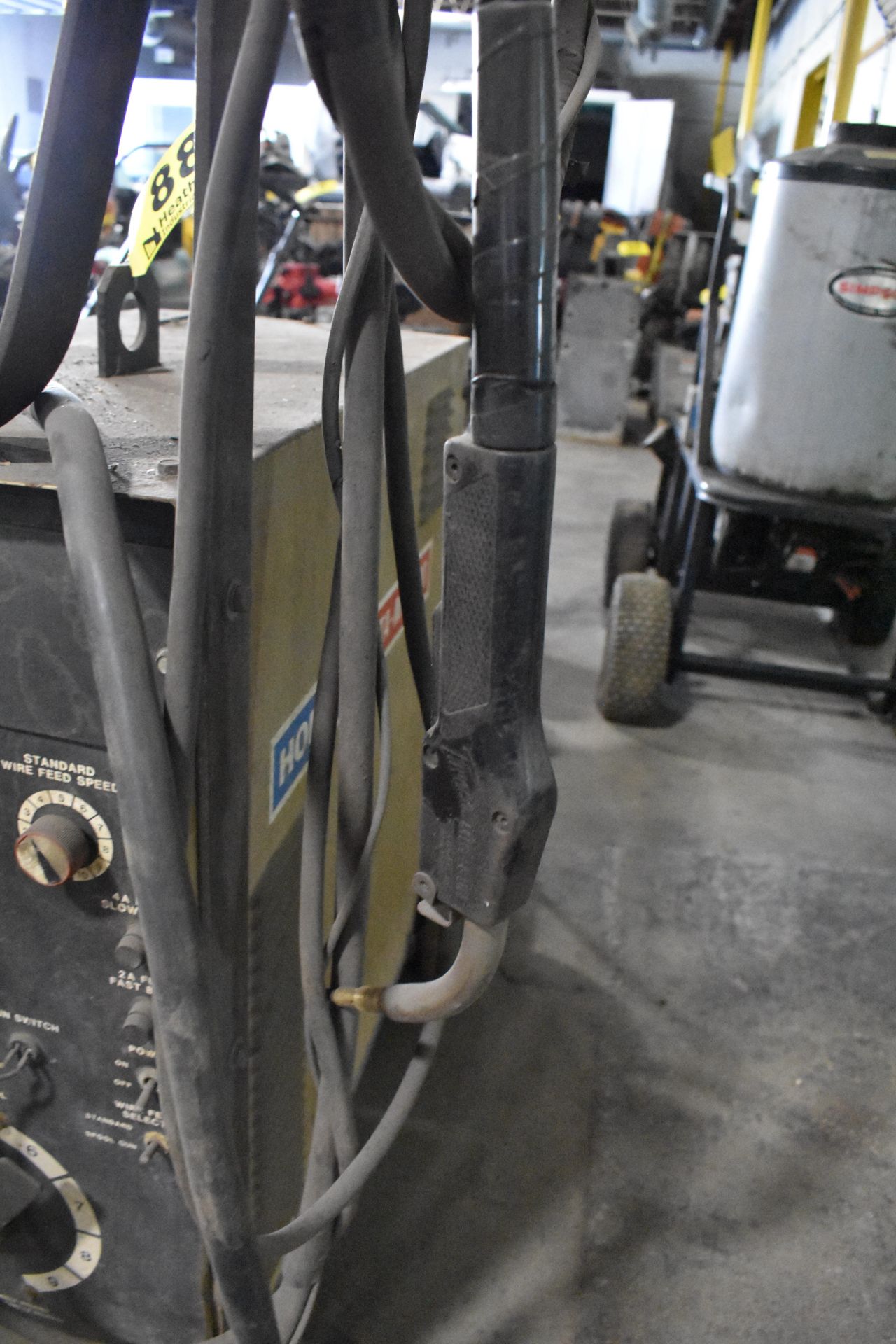HOBART BETA-MIG 200 PORTABL MIG WELDER