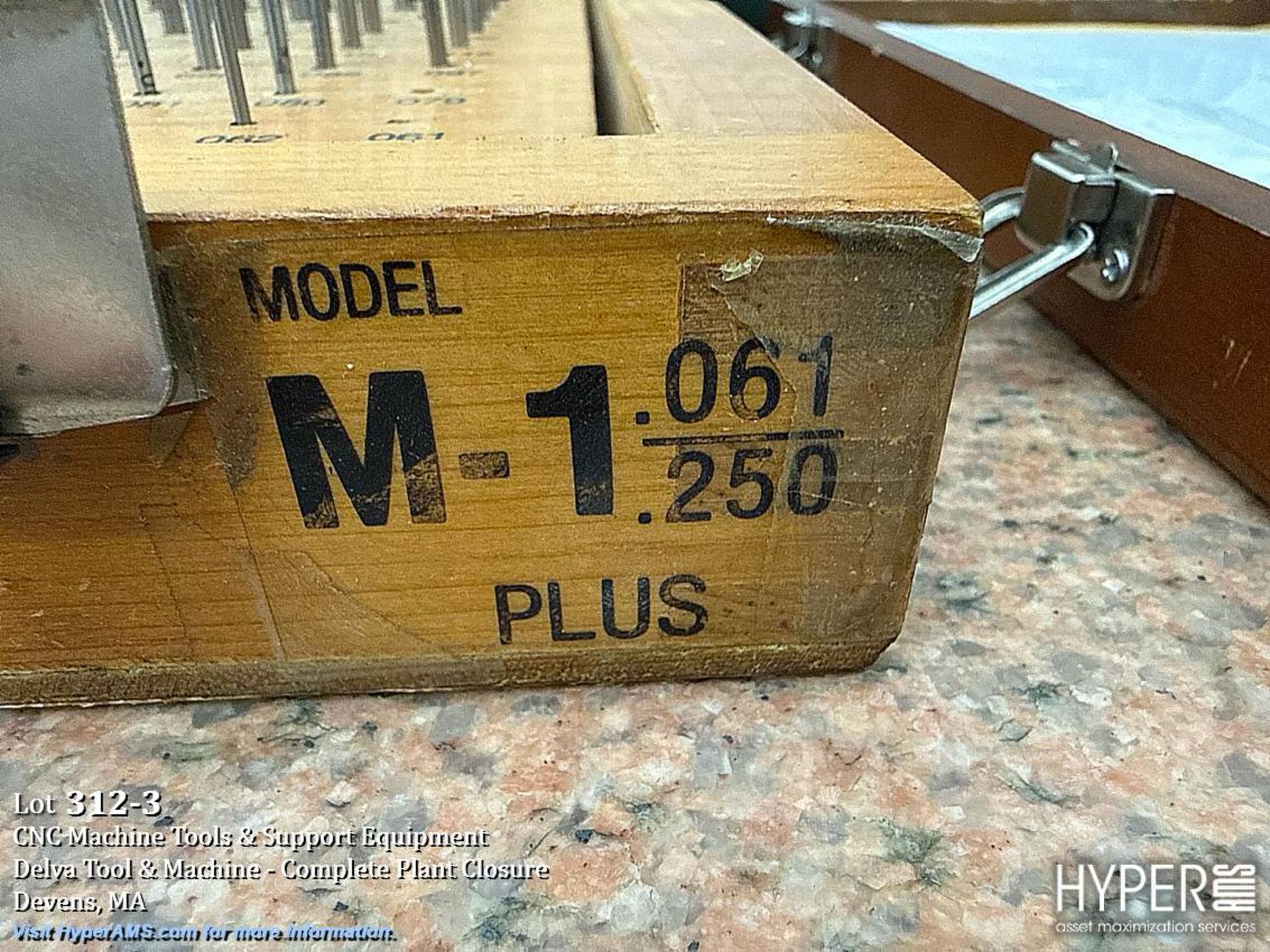 Lot of block gauge and pin gauge sets