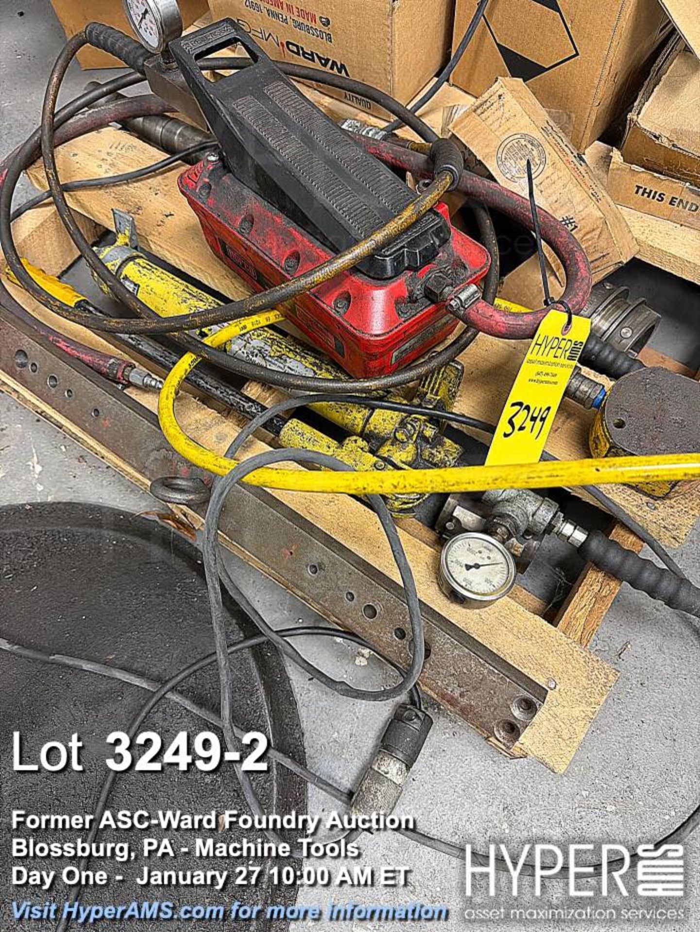 Norco 910017B Air/Hydraulic Pump, 10,000 PSI, 90-125 PSI Air Pressure ...
