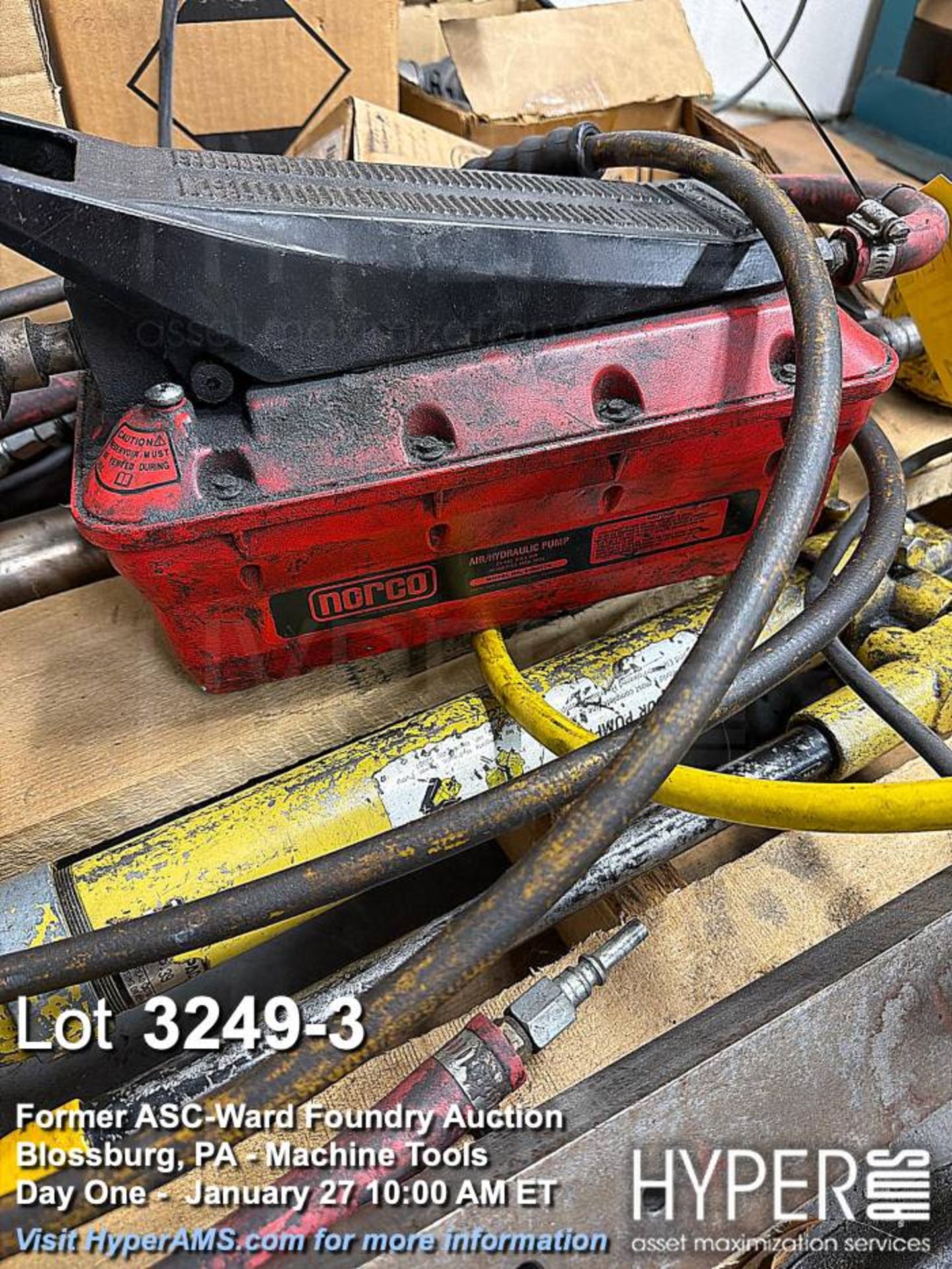 Norco 910017B Air/Hydraulic Pump, 10,000 PSI, 90-125 PSI Air Pressure ...
