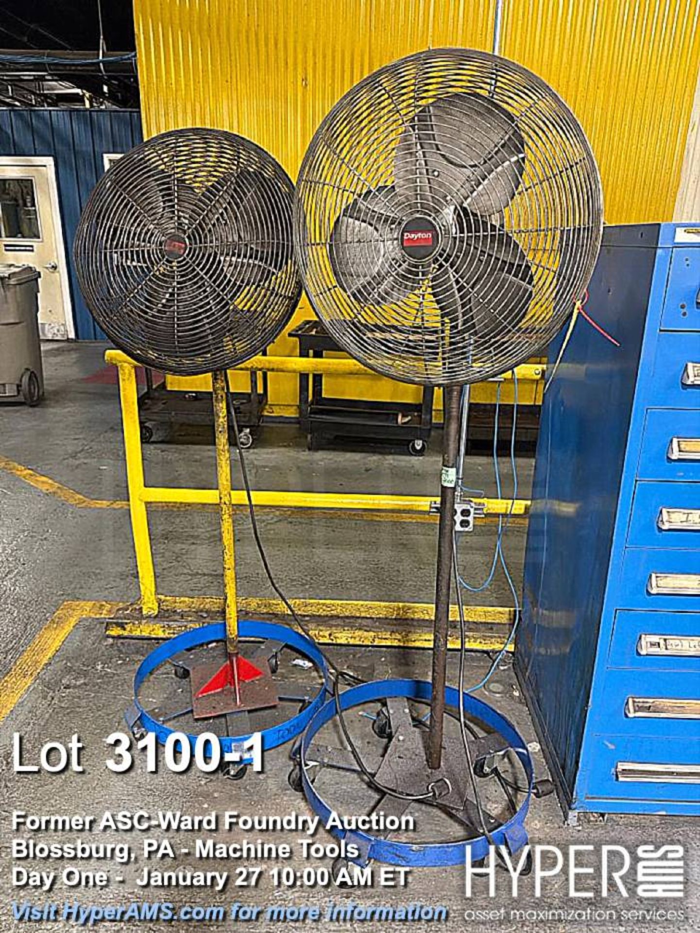 Dayton Industrial Pedestal Fans, Fan Diameter: Approx. 24 inches (61 cm ...