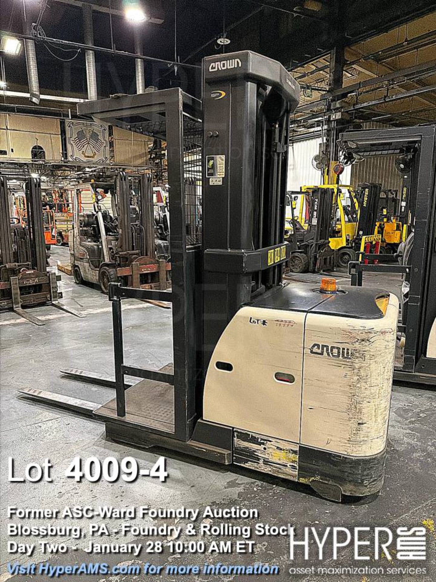 Crown SP 3500 Series Rider-Up Electric Forklift, 3000 lbs Capacity ...