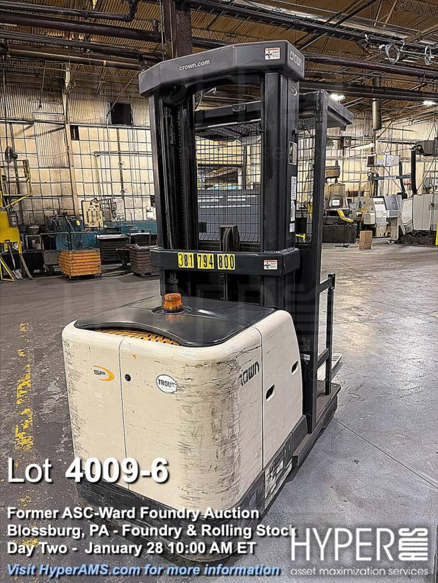 Crown SP 3500 Series Rider-Up Electric Forklift, 3000 lbs Capacity ...