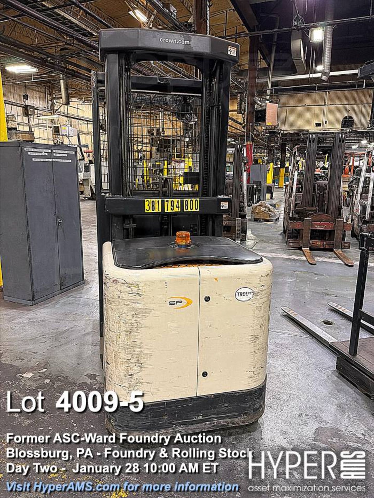 Crown SP 3500 Series Rider-Up Electric Forklift, 3000 lbs Capacity ...