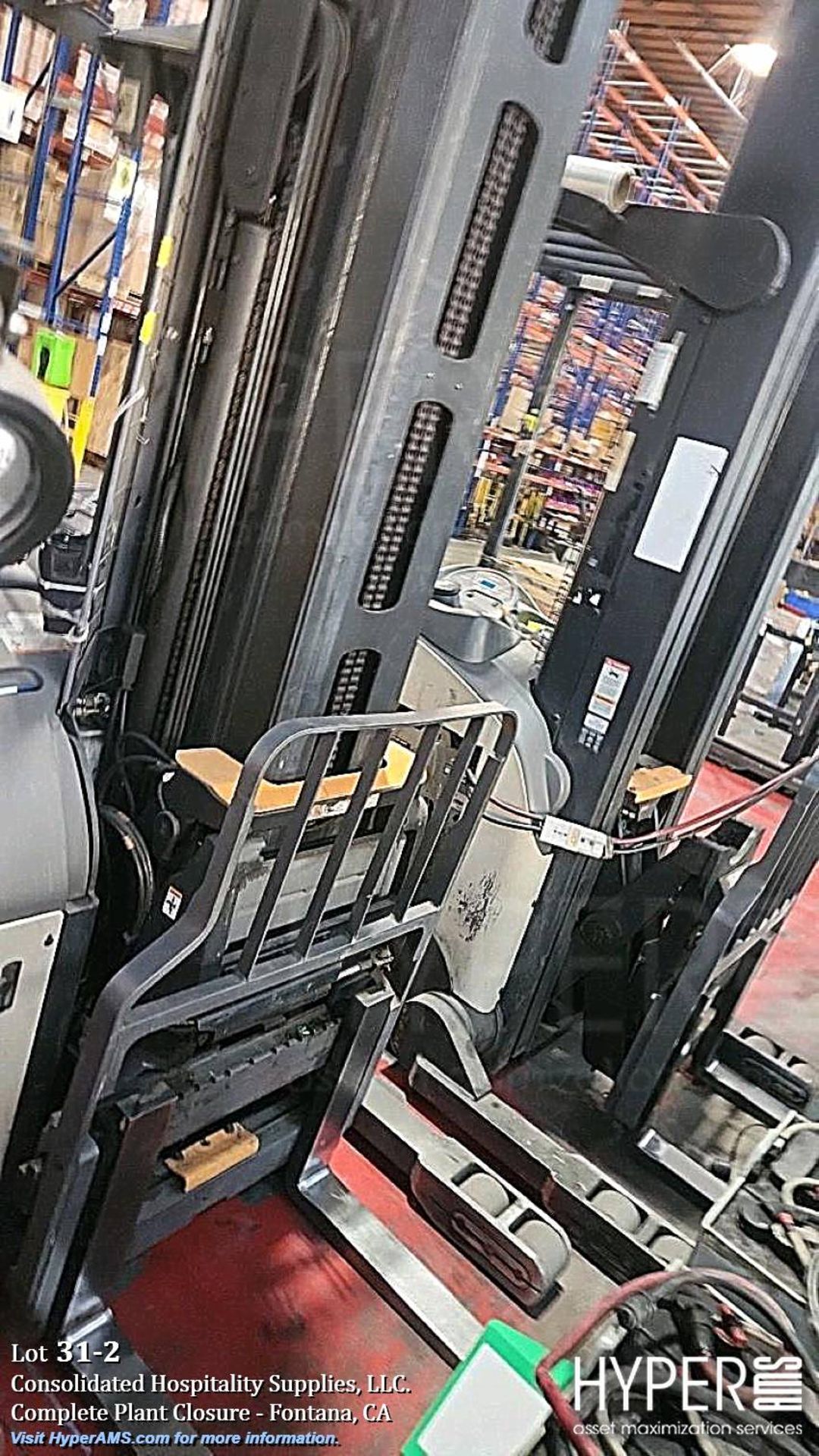Crown RM 6000 Series Forklift, 4500 lbs load capacity, 11,297.2 hours ...
