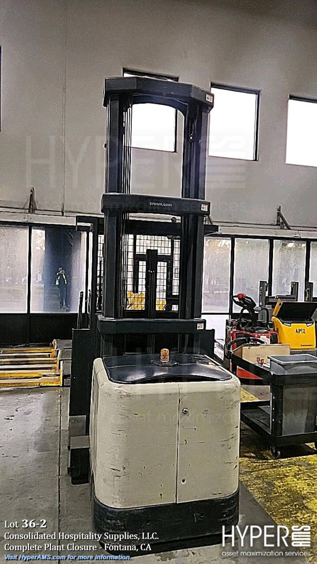 Crown SP 3200 Series Electric Order Picker Forklift, 3,000 lbs capacity ...