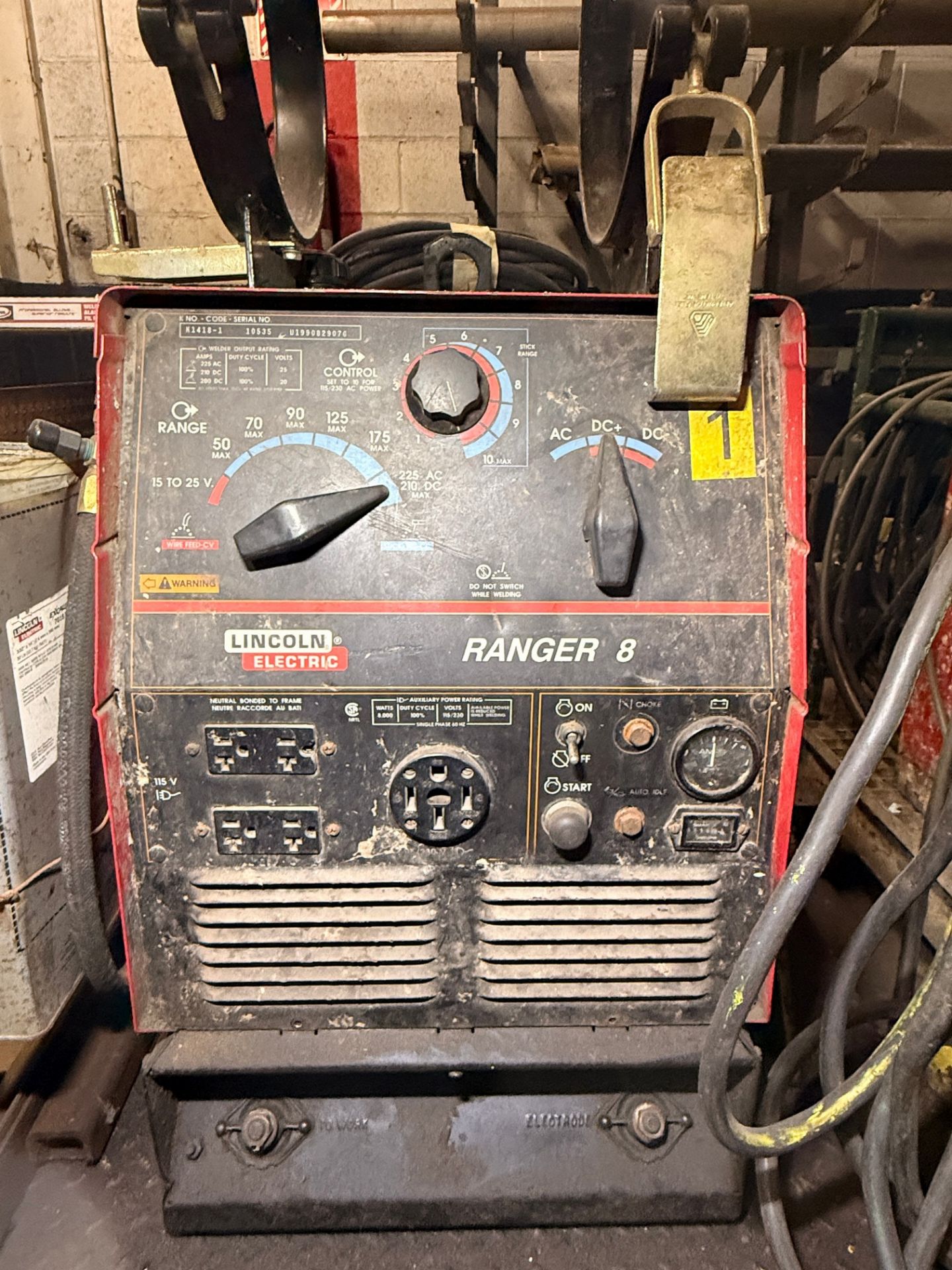 LINCOLN ELECTRIC Ranger 8 Welder 225 AC-210 DC- 200 DC 100% Duty Cycle ...