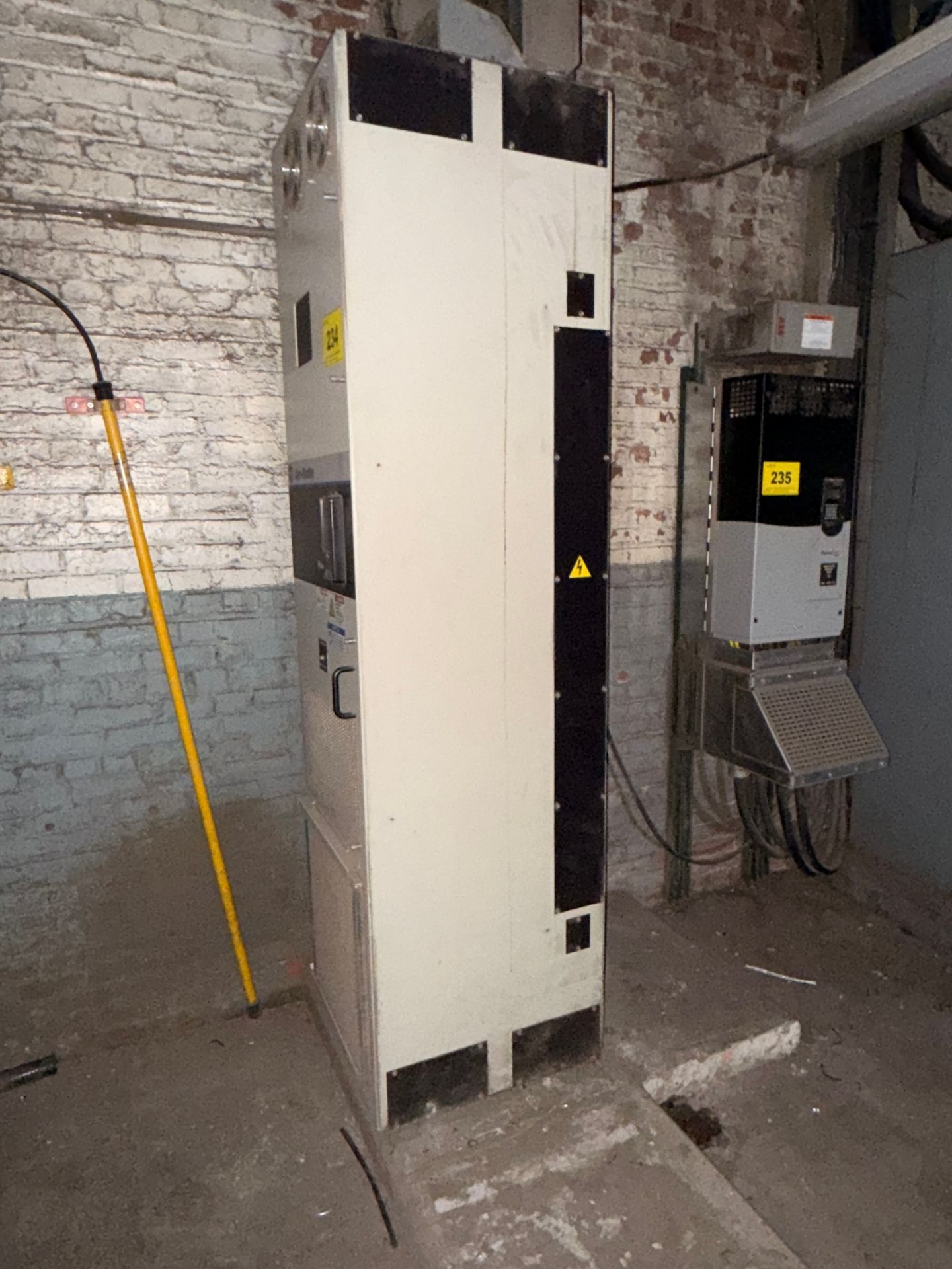 (2013) ALLEN-BRADLEY POWER-FLEX 755 VFD Series A, 480V, 300 Hp, Input 3 ...