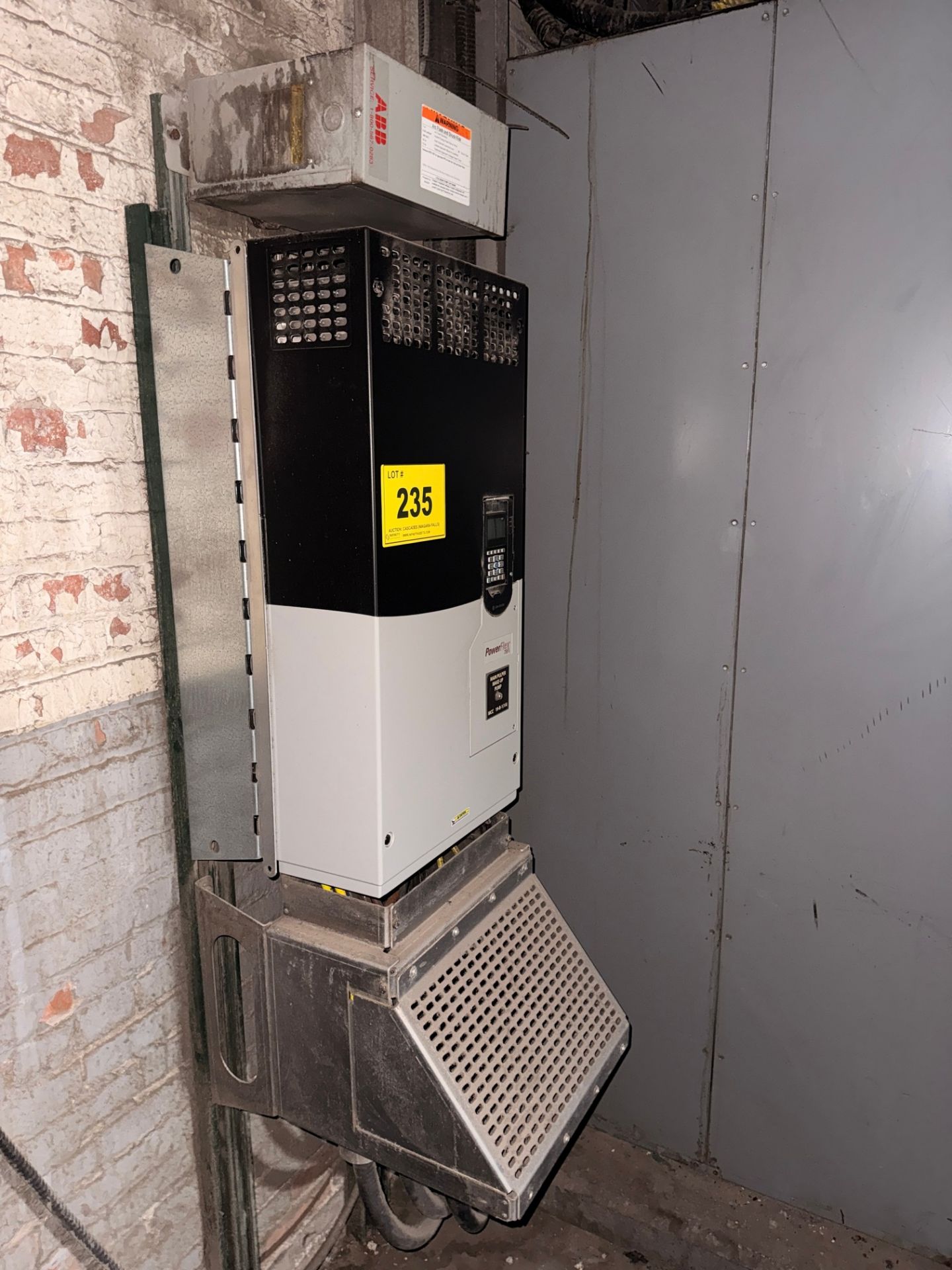ALLEN-Bradley Power-Flex 755 VFD 480V, 300 Hp, Input 3-Phase, 47-83 Hz ...