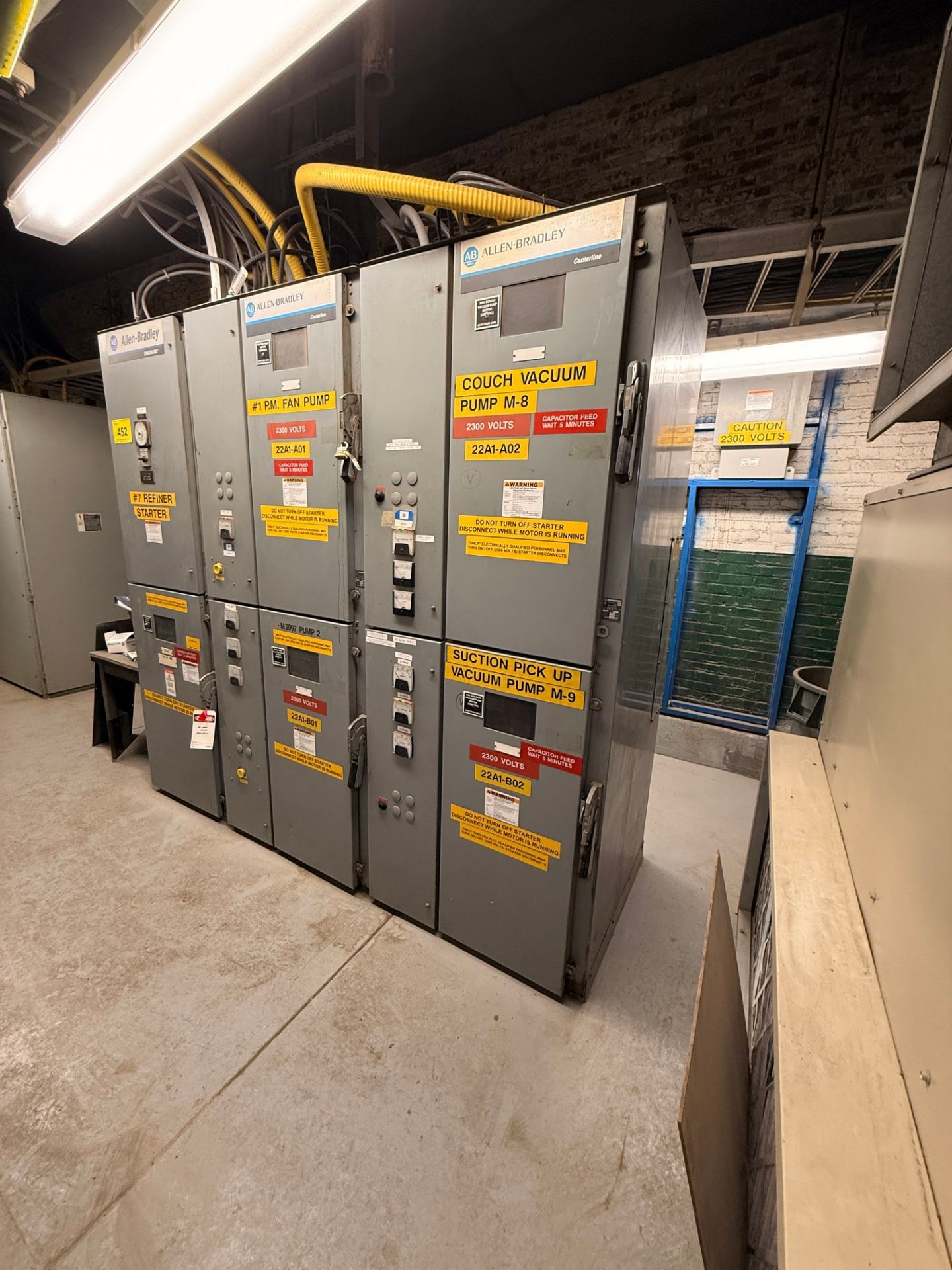 ALLEN-BRADLEY MCC Buckets 300 Amp, 12-Breakers (Loc. Building 4 Room ...