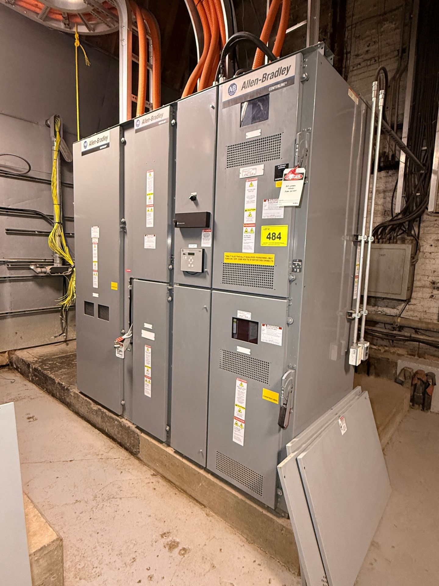 ALLEN-BRADLEY BREAKER 5000 V Max. 300 Amps, 3-phase, 1200 Amps 60 Hz ...