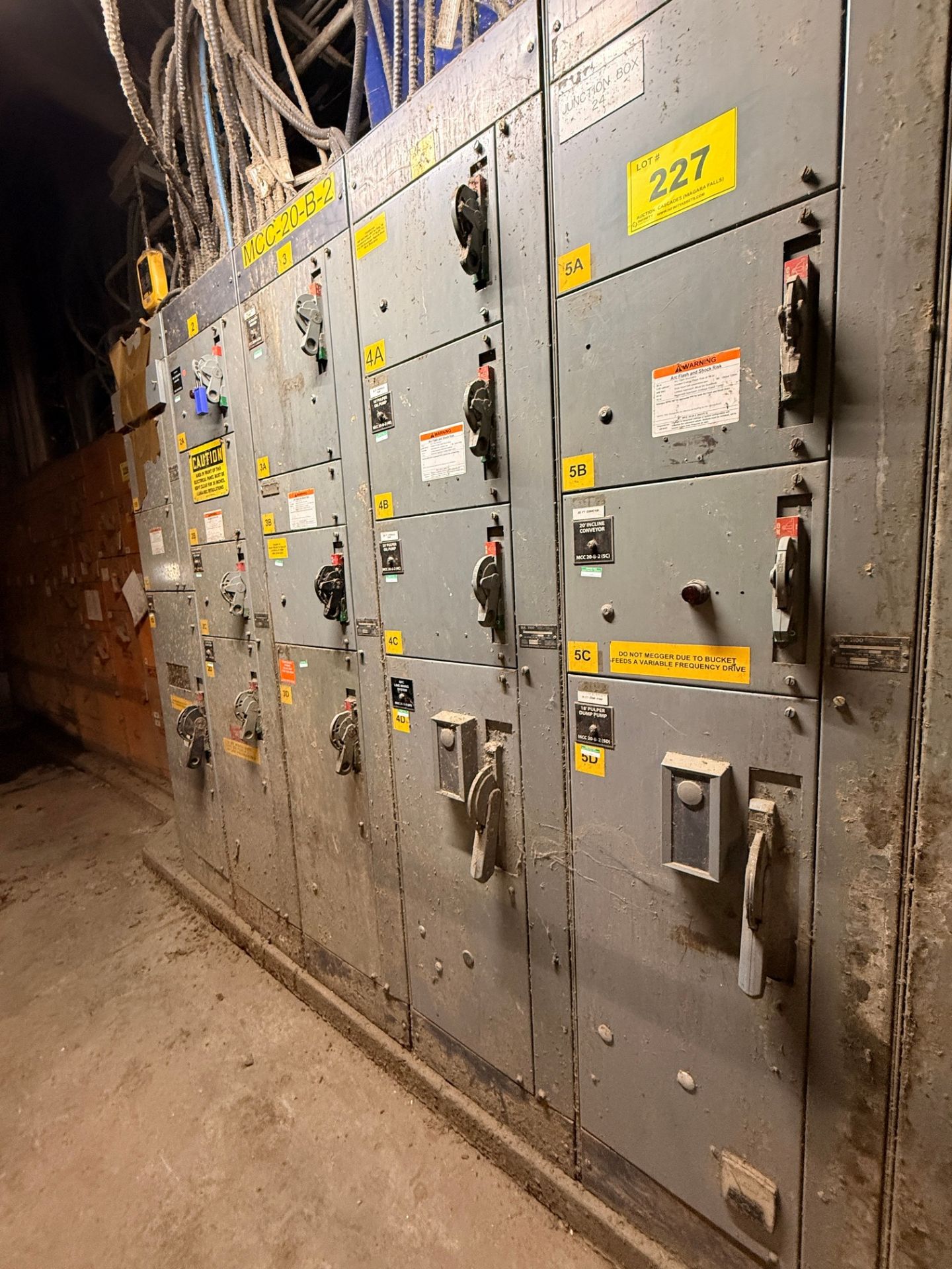 ALLEN-BRADLEY MCC Buckets 300 Amp, 6-Breakers **Late Delivery** ( Loc ...