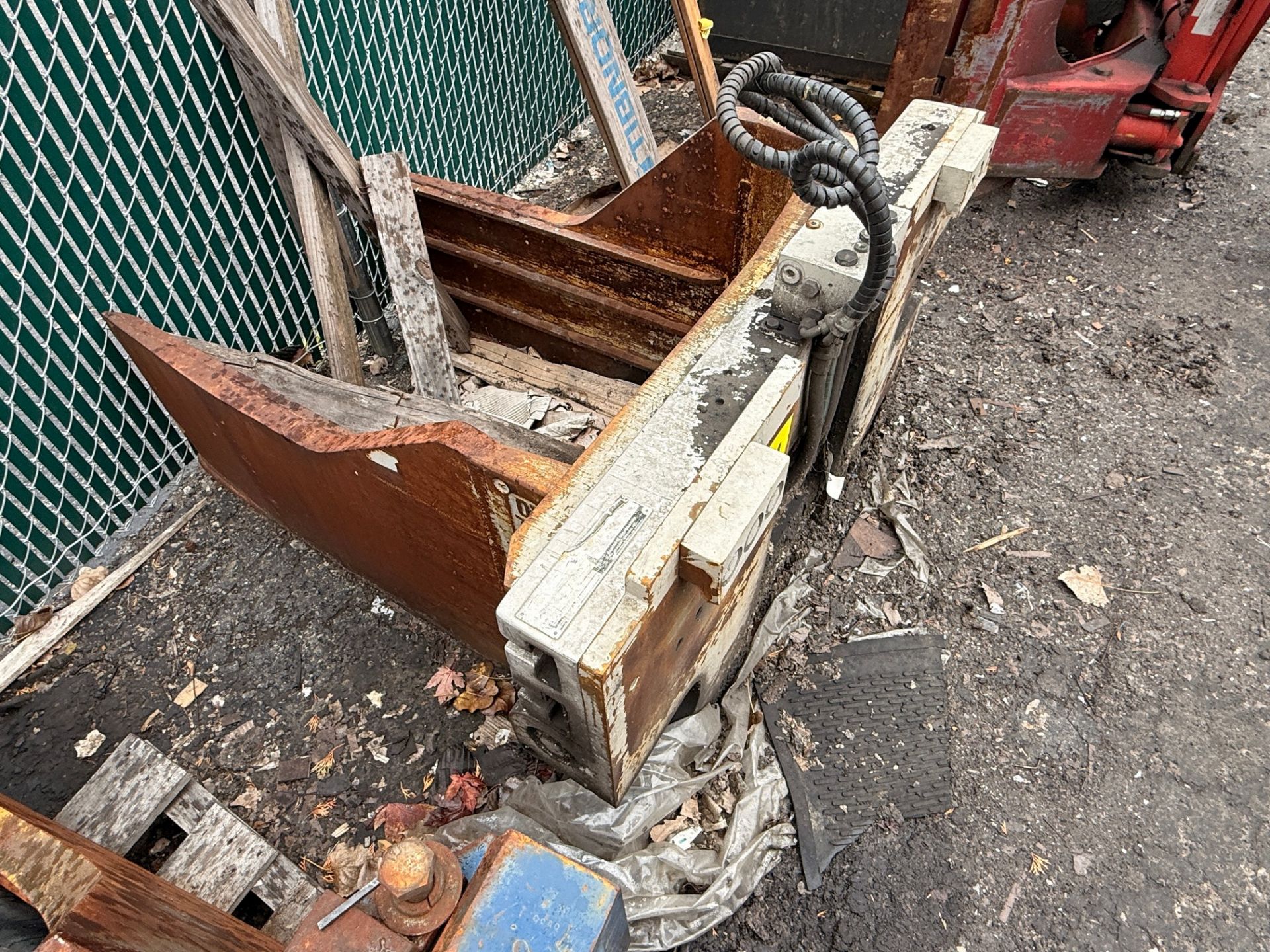 CASCADE Forklift Clamp Attachment (Loc. National Vac)