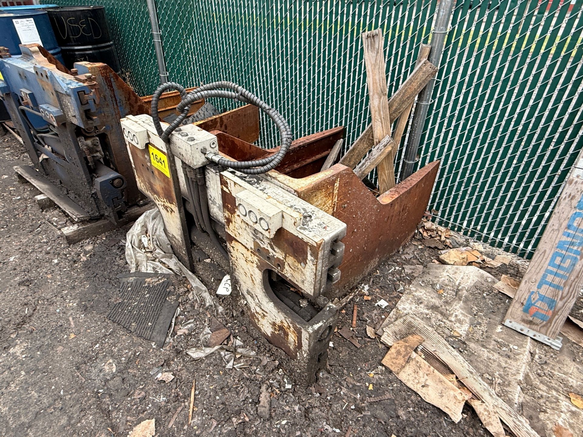 CASCADE Forklift Clamp Attachment (Loc. National Vac)