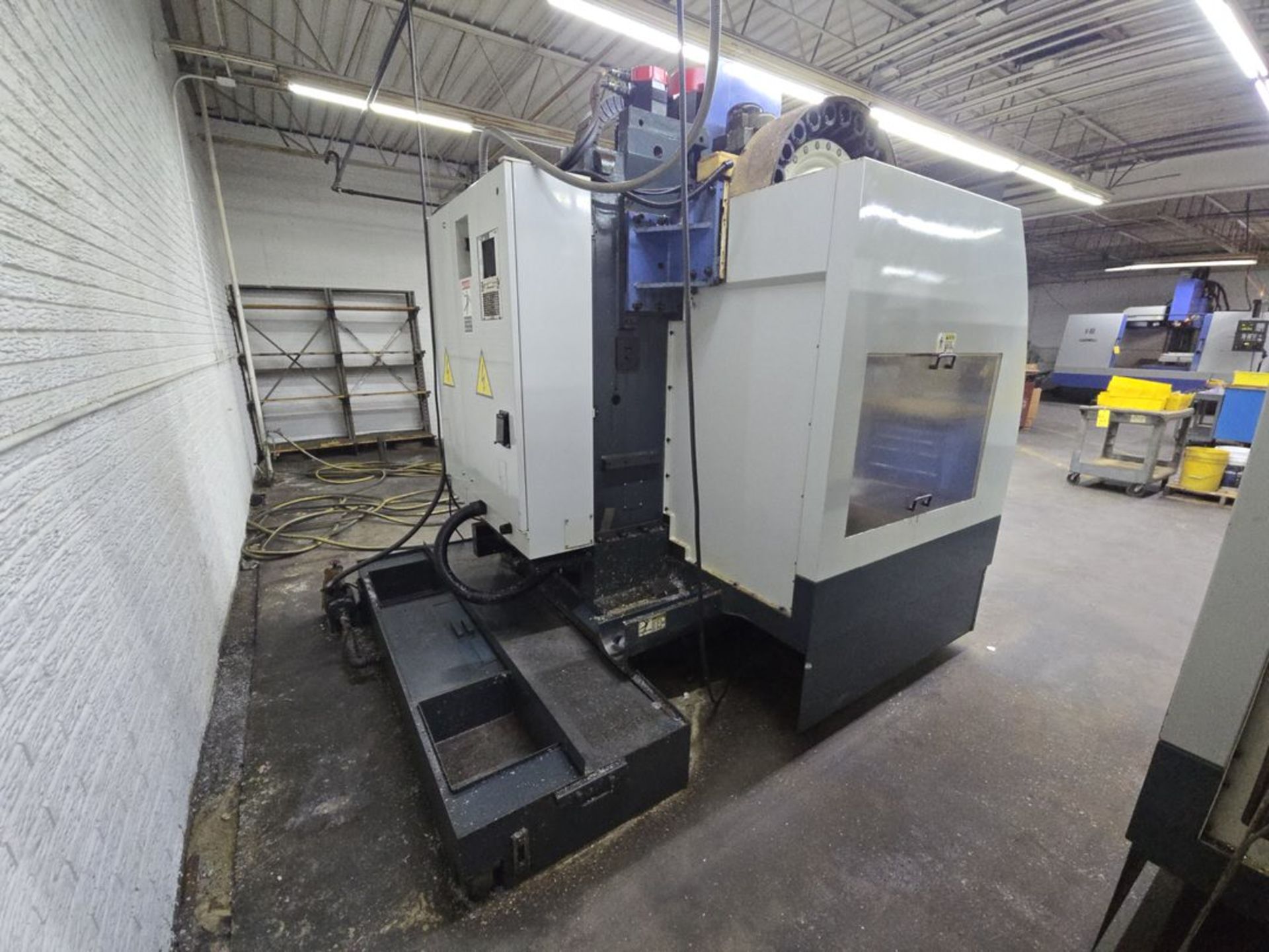 2000 Leadwell V-30 VMC w/ Fanuc 18-M Controller, 24 Slot ATC