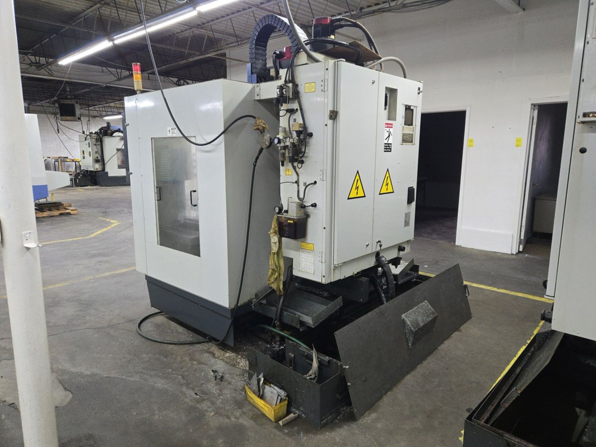 1997 Leadwell V-25 VMC w/ Fanuc 21-M Controller, 24 Slot ATC