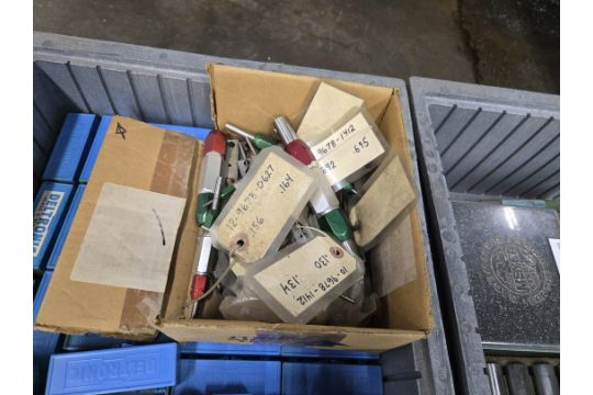 Container, Deltronic Pins