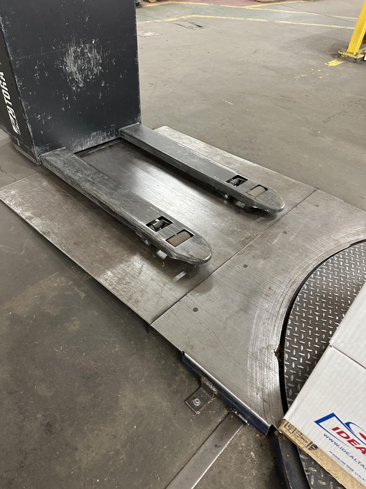 Lantech Q300 Pallet Stretch Wrapper s/n QM009251