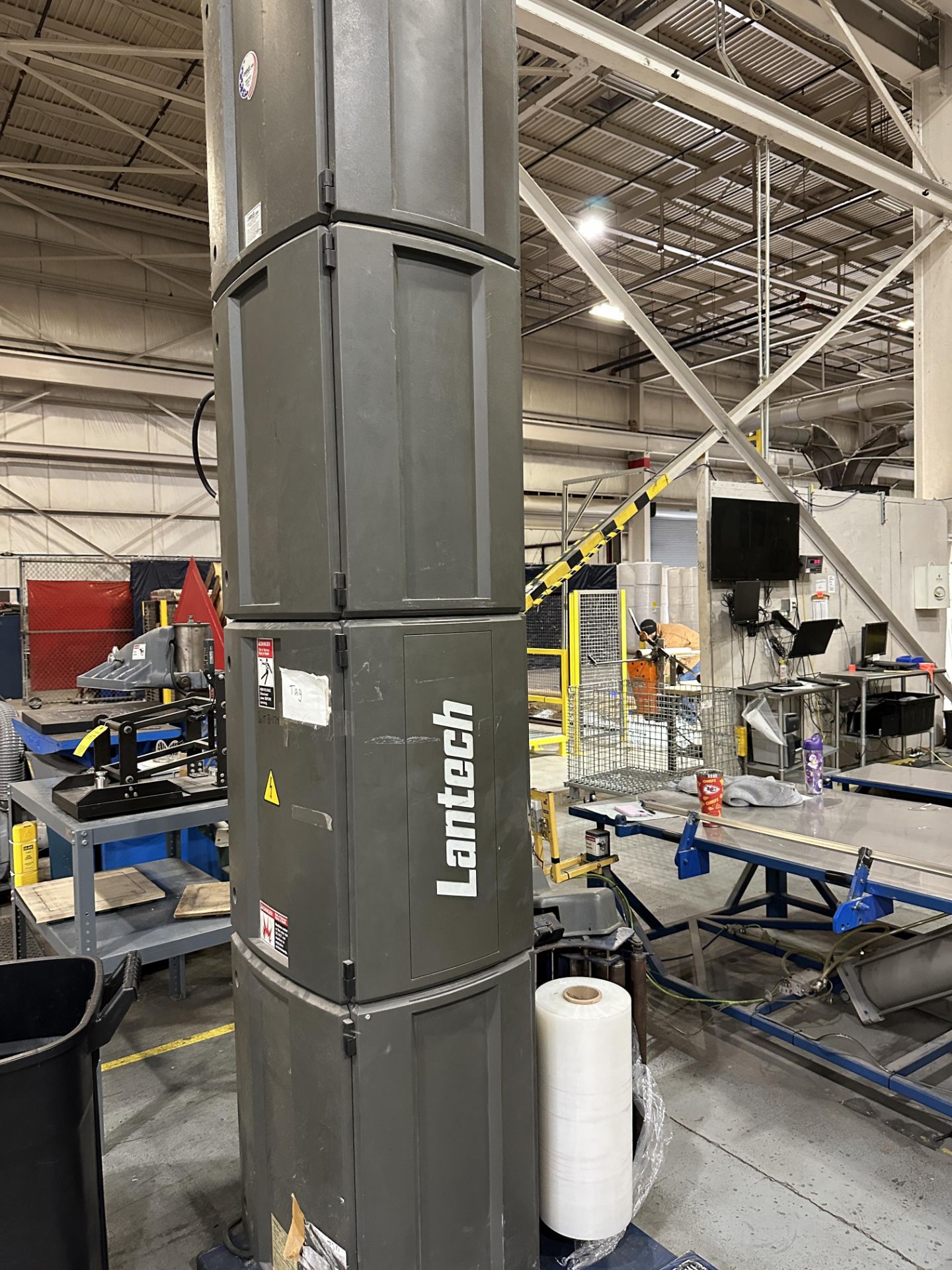 Lantech Q300 Pallet Stretch Wrapper with Ramp (Year 2006) S/N QM021230