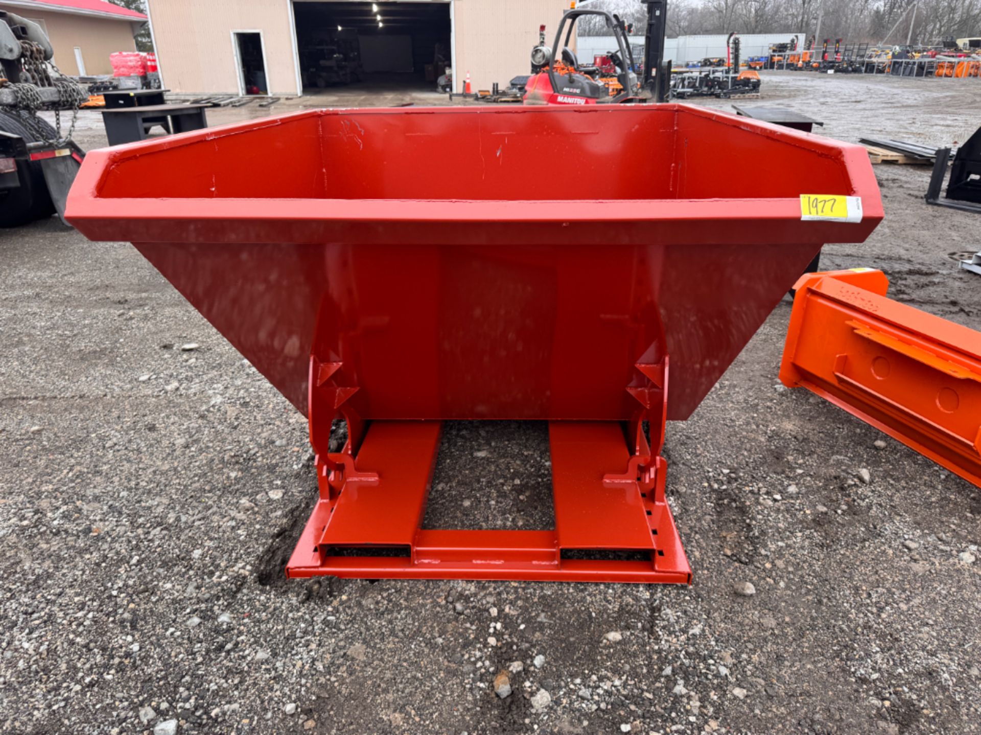 2YD Self Dumping Hopper W/ Fork Pockets