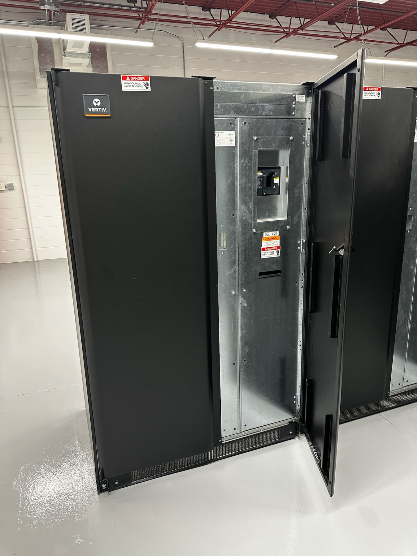 2023 Liebert NXL UPS: Libert STS2 480 VAC 3 Phase 3 Wire 60Hz 822 AMPS ...