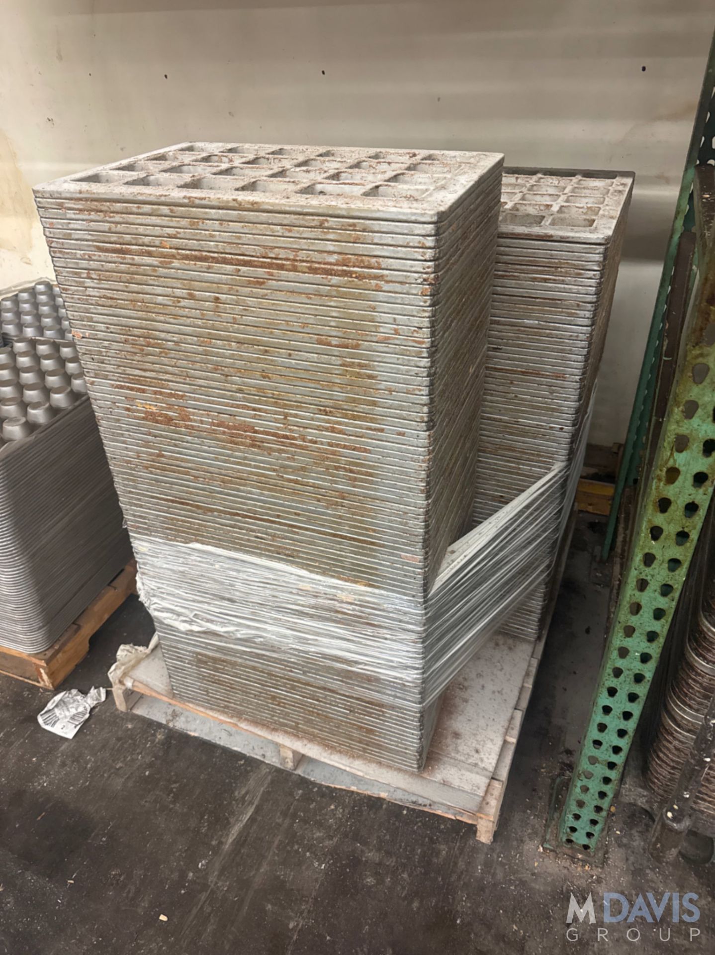 INTERNAL DIMS. OF SQUARE MOLDS: APROX. 3-1/2 L x 3-1/2 W x 1-1/4 DEEP ...