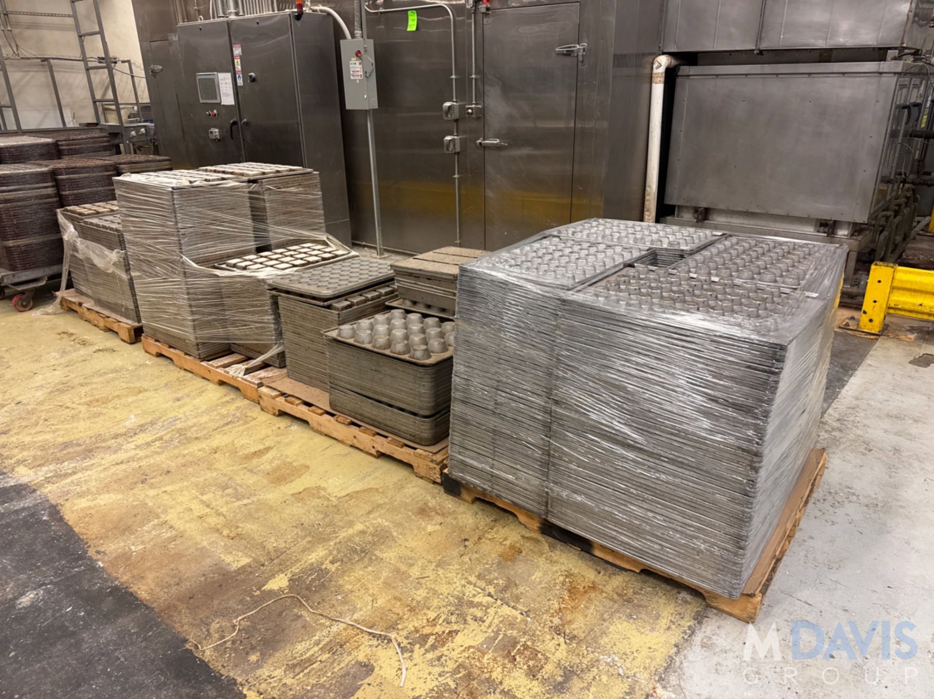 INCLUDES SOME 5X4 ROUND MOLD PANS (RIGGING, LOADING, & SITE MANAGEMENT ...
