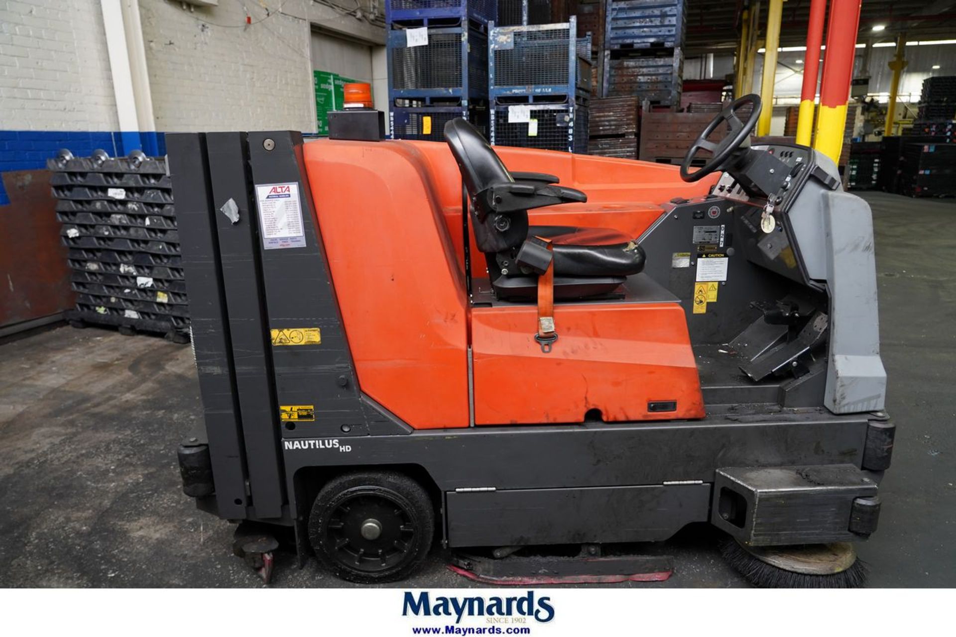 Powerboss Nautilus HD Ride-On Floor Sweeper/Scrubber Powerboss Nautilus ...