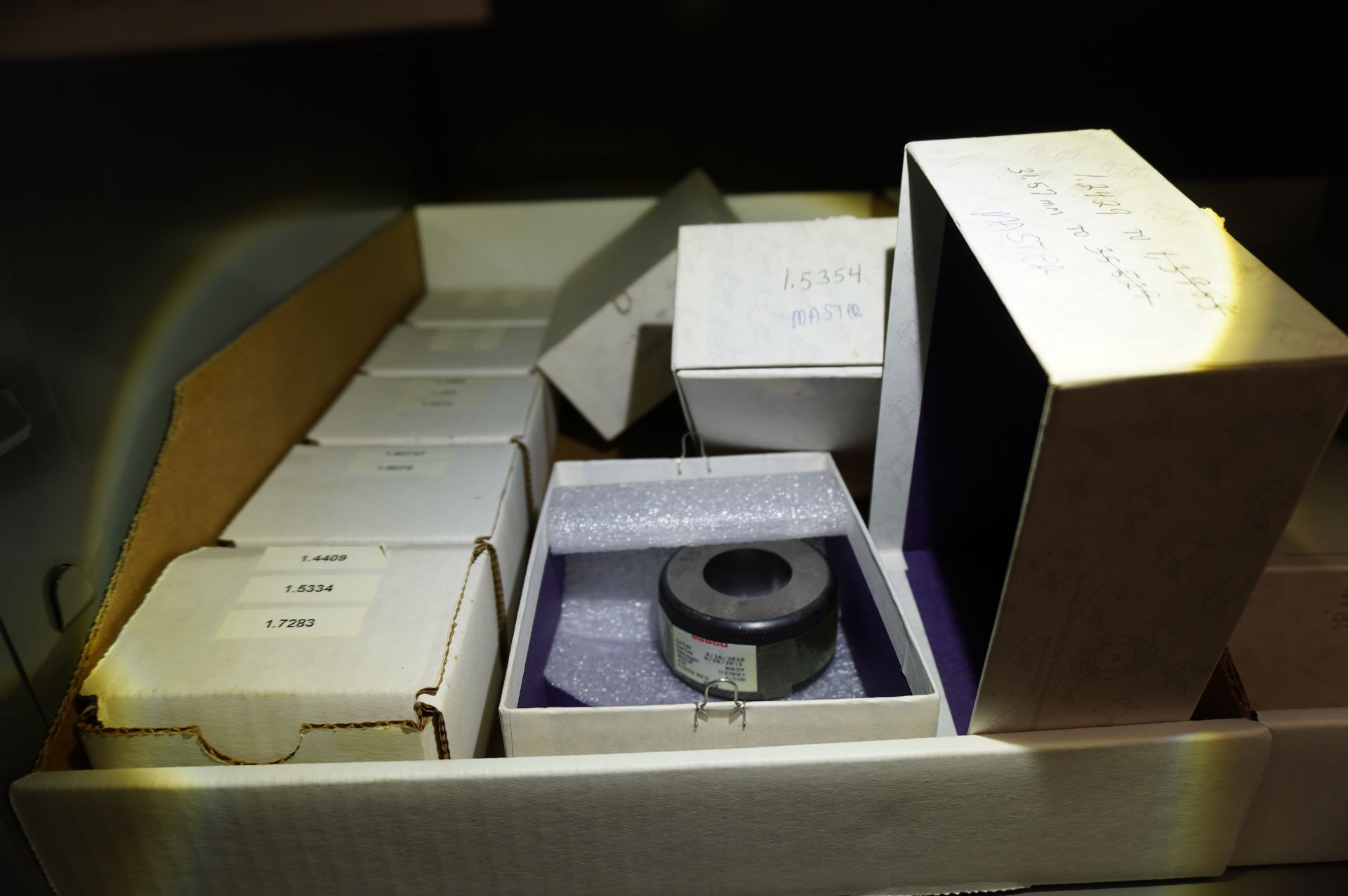 CONTENTS OF TWO SHELVES IN INSPECTION ROOM CABINET TO INCLUDE: LARGE ...