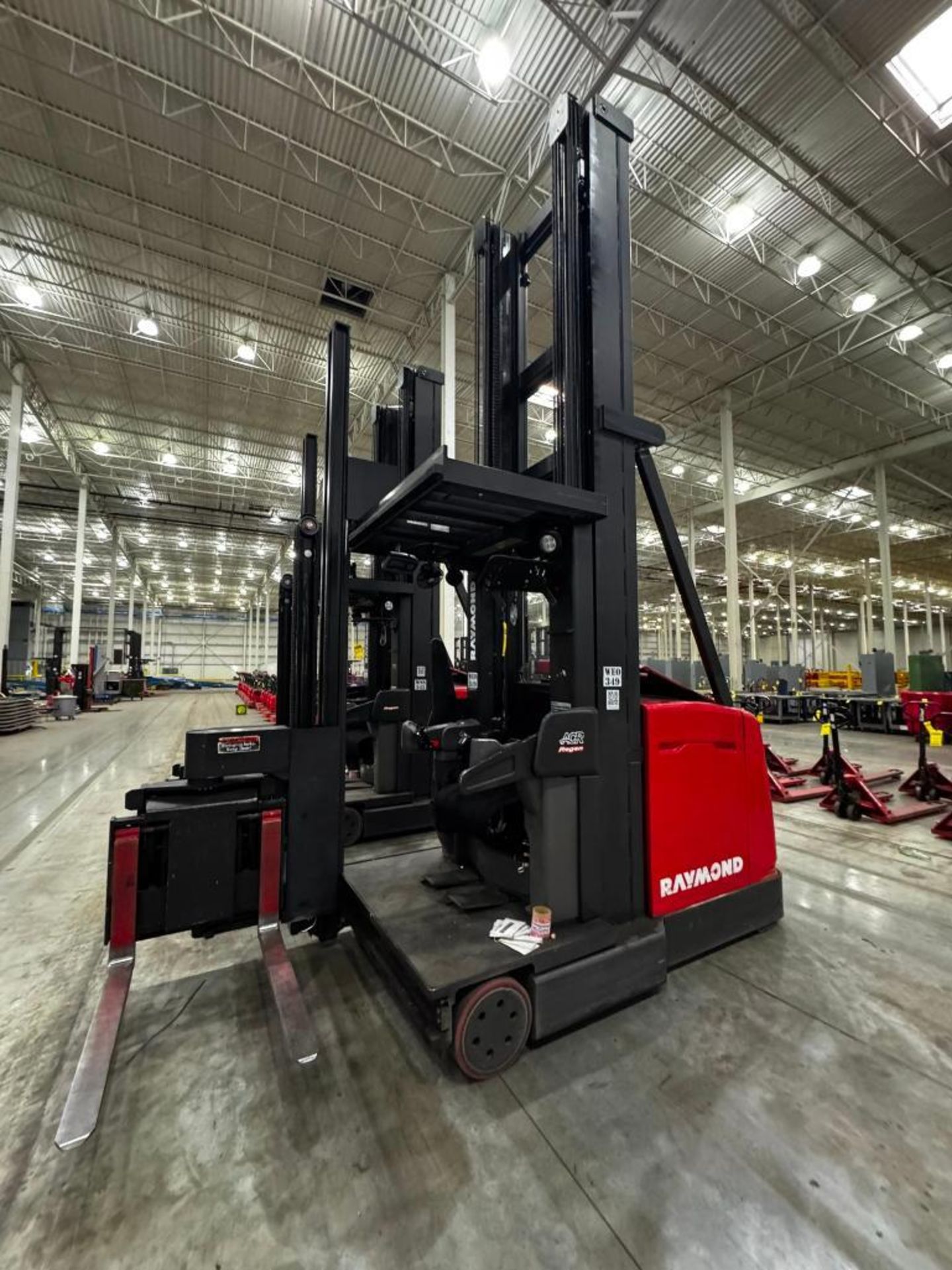 2013 Raymond 3,000 LB. Turret Truck, 48 Volt, 32' Lift Height, Swinging ...