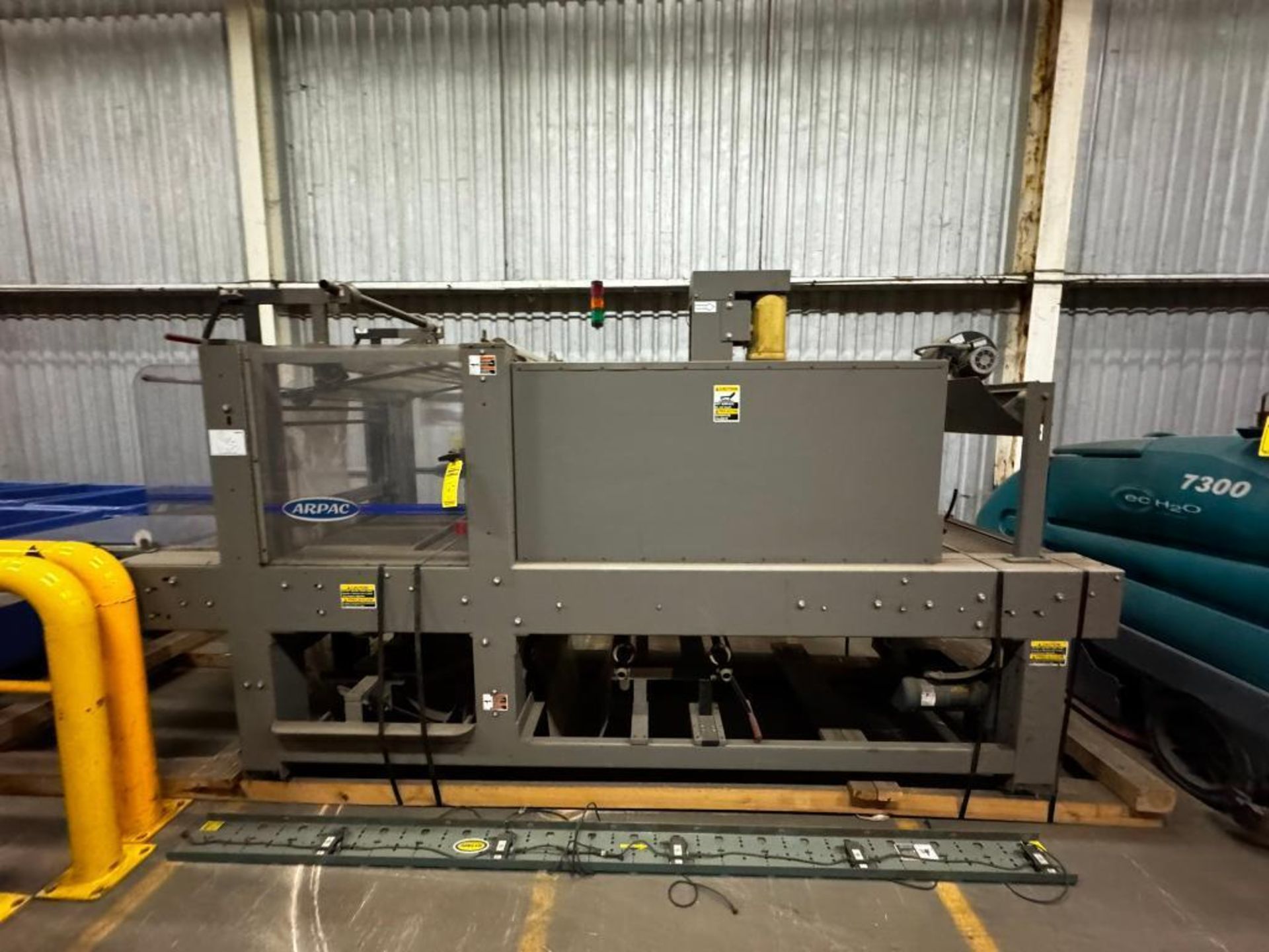 Arpac Shrink Wrapper Machine Bundles and Heat Tunnel, 3-Phase, 460 Volt ...