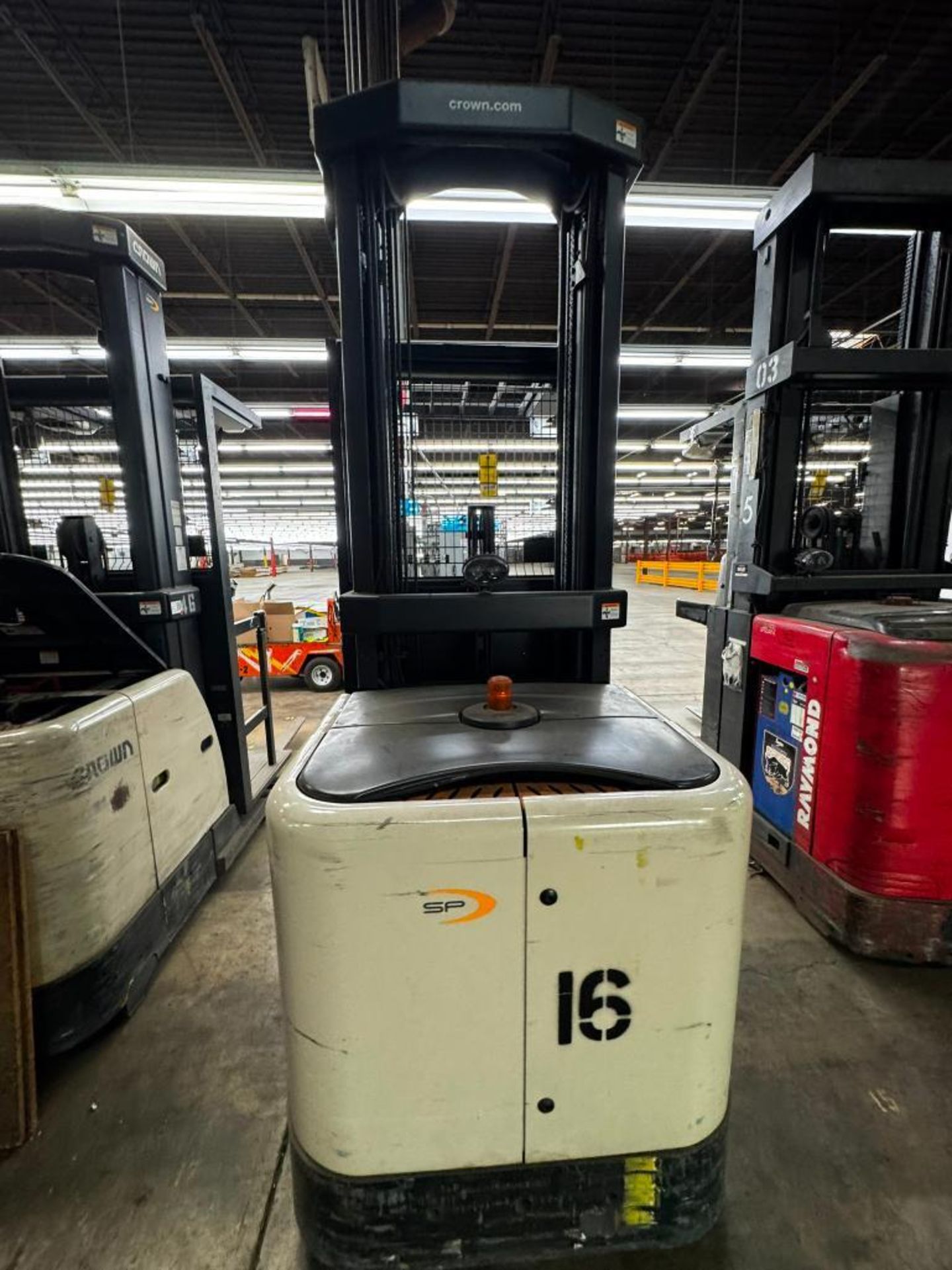 { Choice of lots: 190 } Crown 3,000-LB. Stock Picker, 24 Volt, SP3500 ...