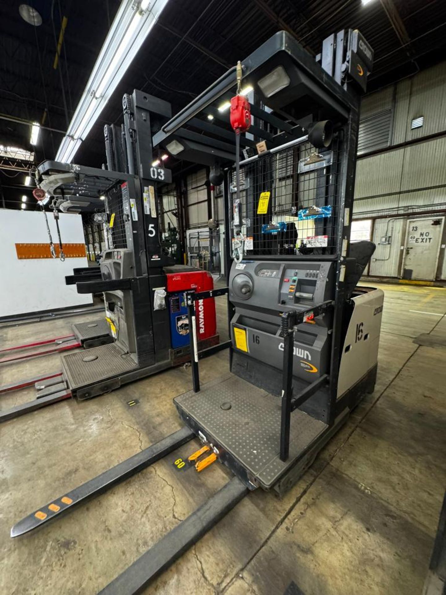 { Choice of lots: 190 } Crown 3,000-LB. Stock Picker, 24 Volt, SP3500 ...